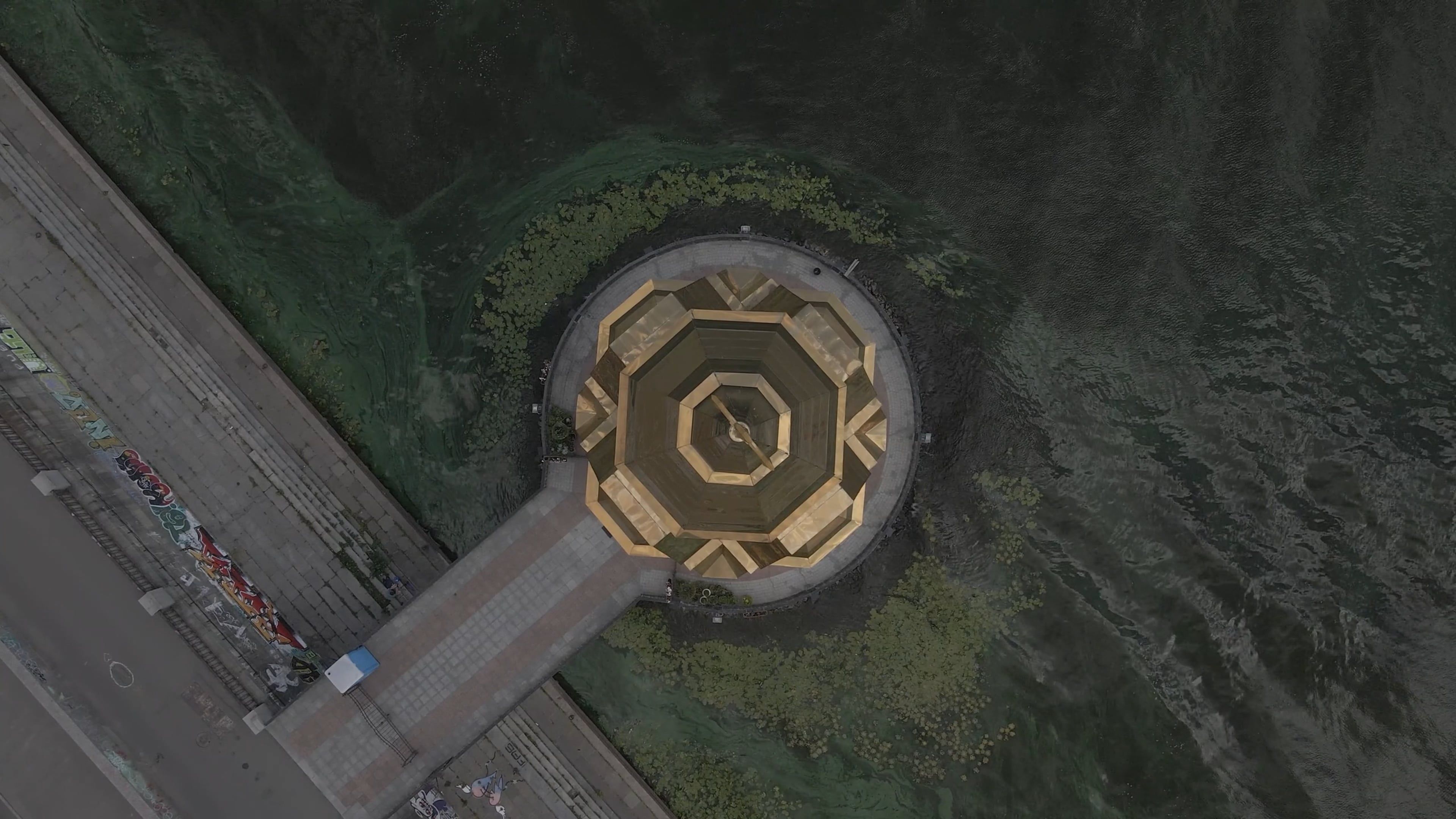 A bird's eye view of a building with a circular structure Free Stock ...