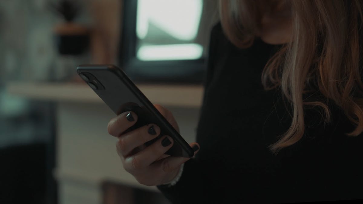 Phone Scroll Videos, Download The BEST Free 4k Stock Video Footage ...