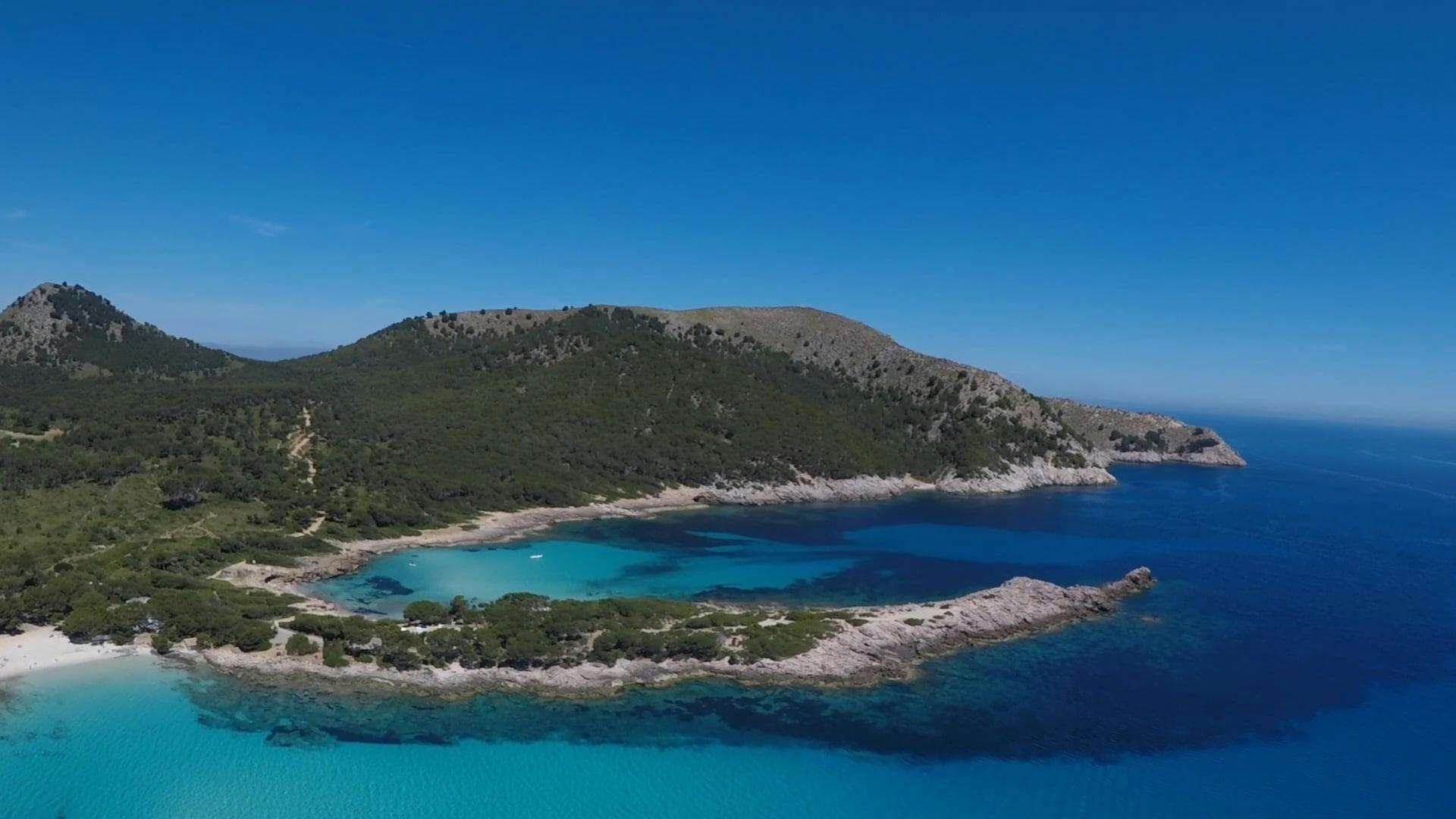 Drone Shot of an Island · Free Stock Video