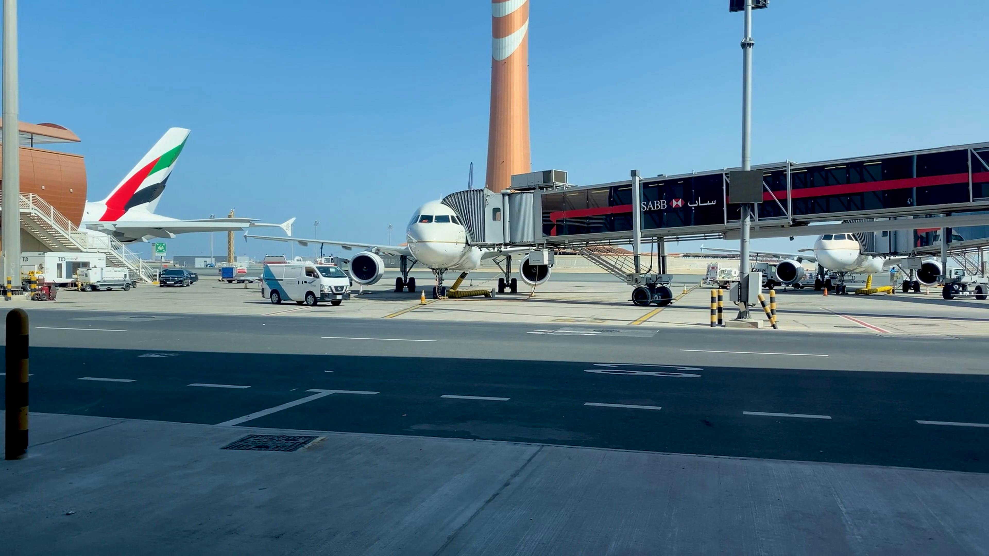 Airplane Loading And Boarding At Terminal Free Stock Video Footage ...