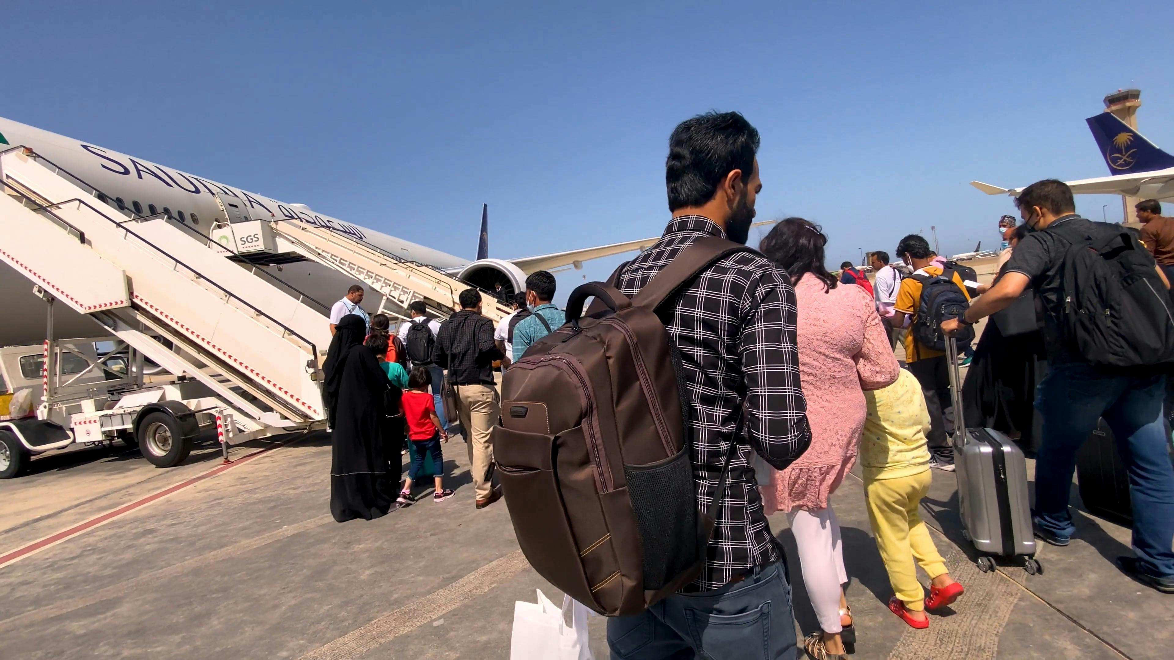 Vídeos de stock gratuitos sobre abordar un avión, aerolínea, aeronave ...