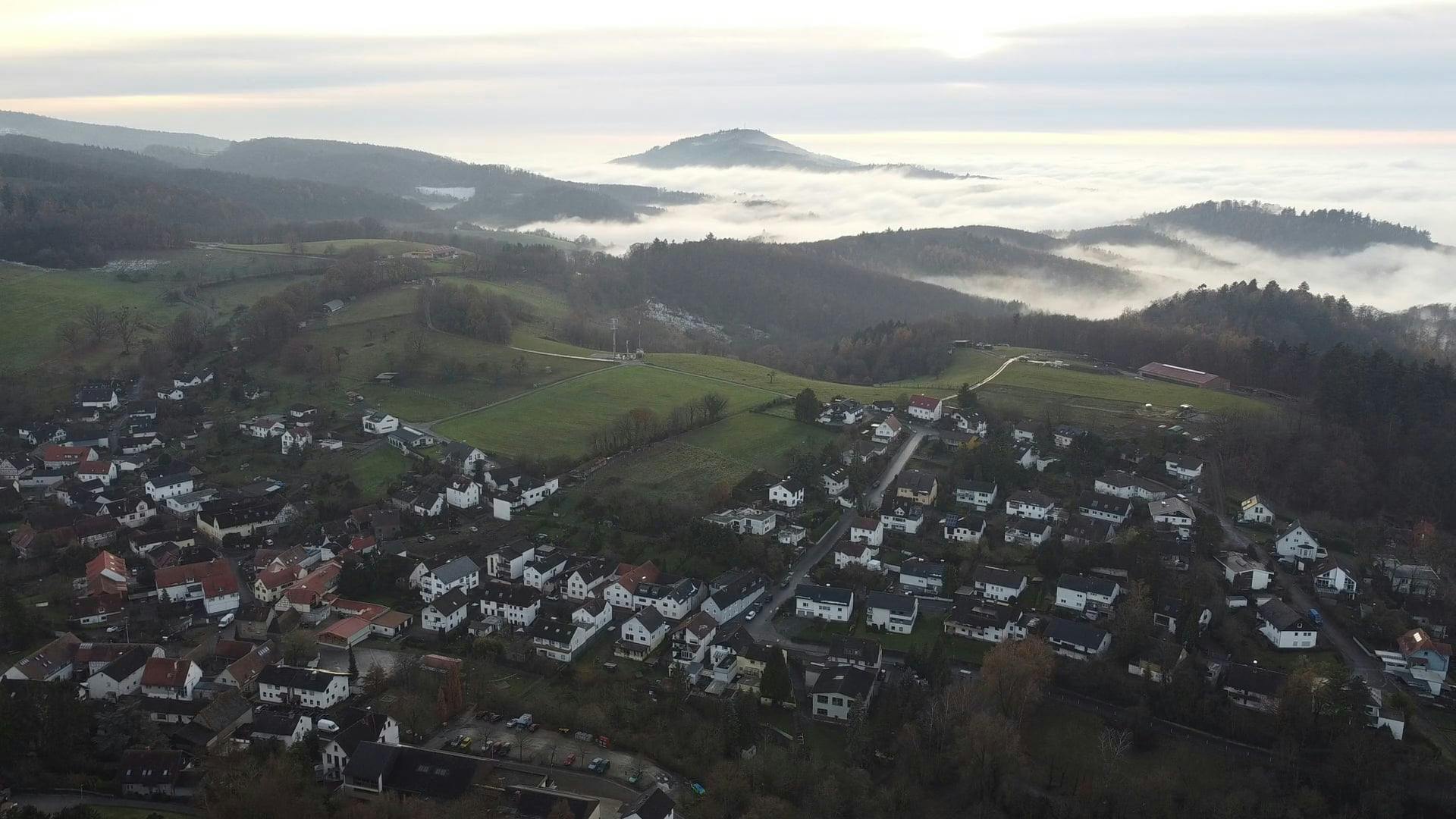 Ober-Beerbach über dem Nebel des Rieds Free Stock Video Footage ...