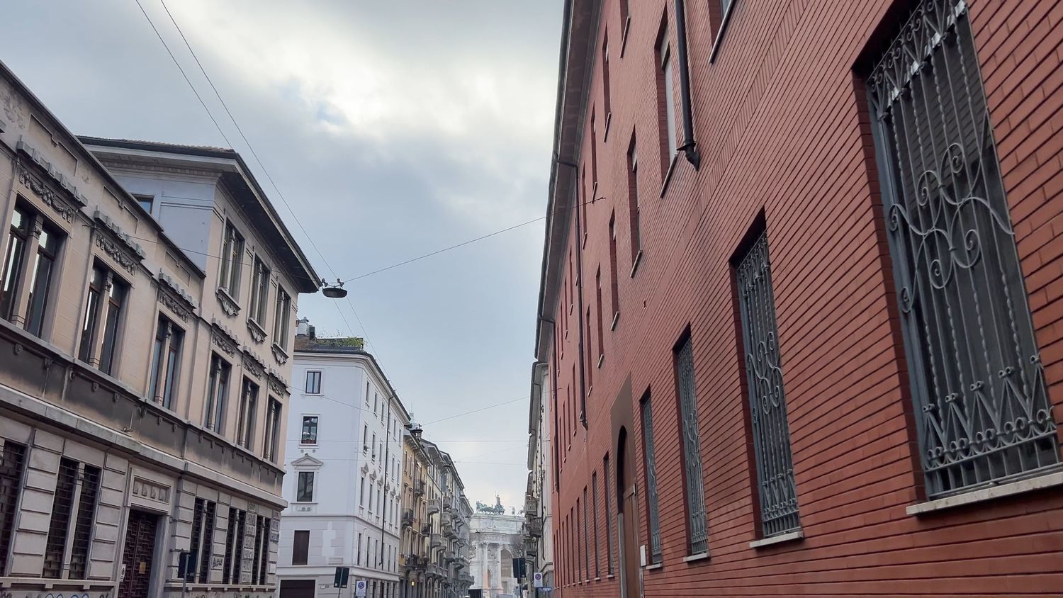 I 6000+ migliori video di Strada Con Edifici · Download gratuito al 100 ...