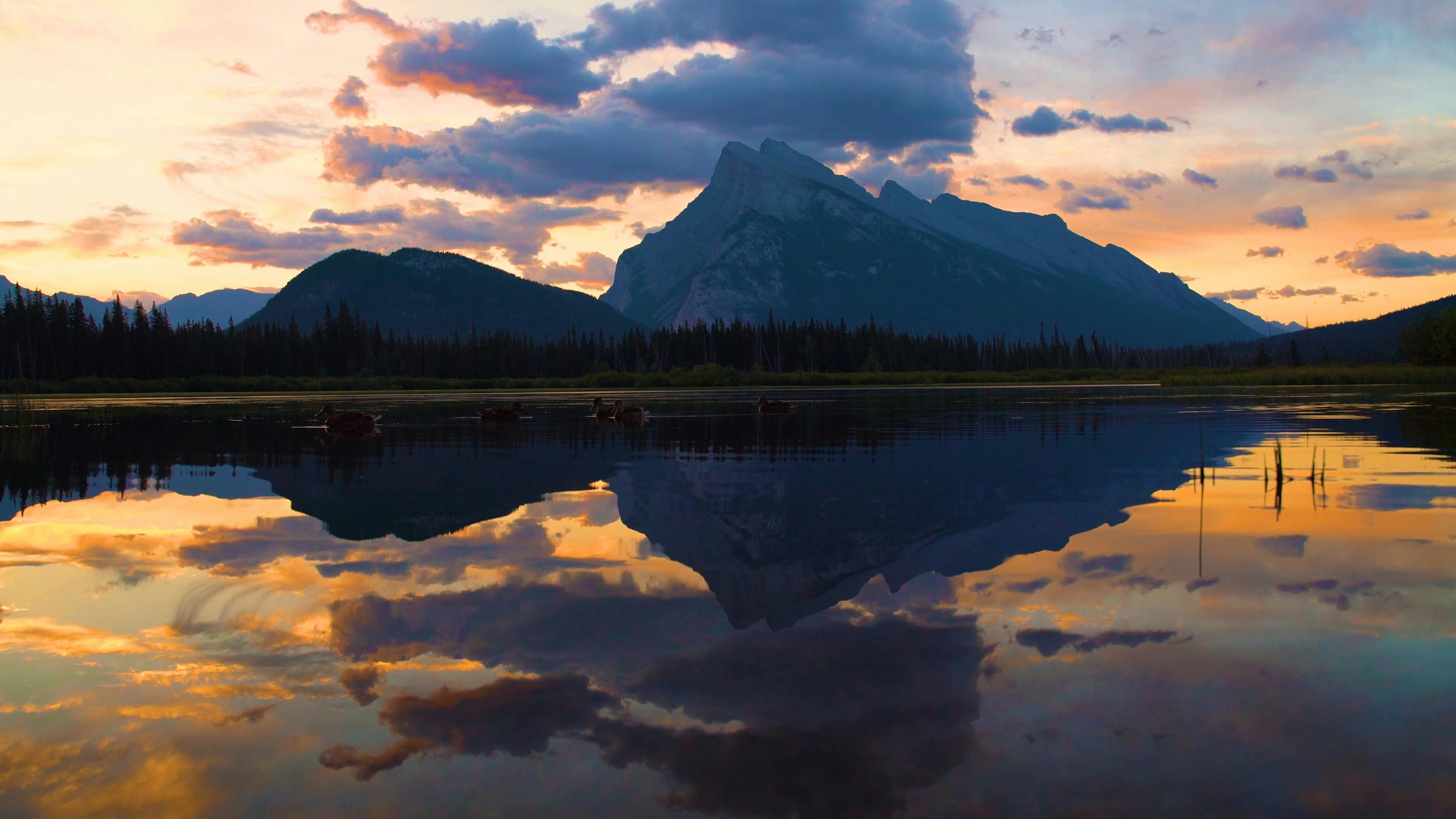 Perfect Mountain Lake Reflection At Sunrise Moraine Lake Banff Free ...