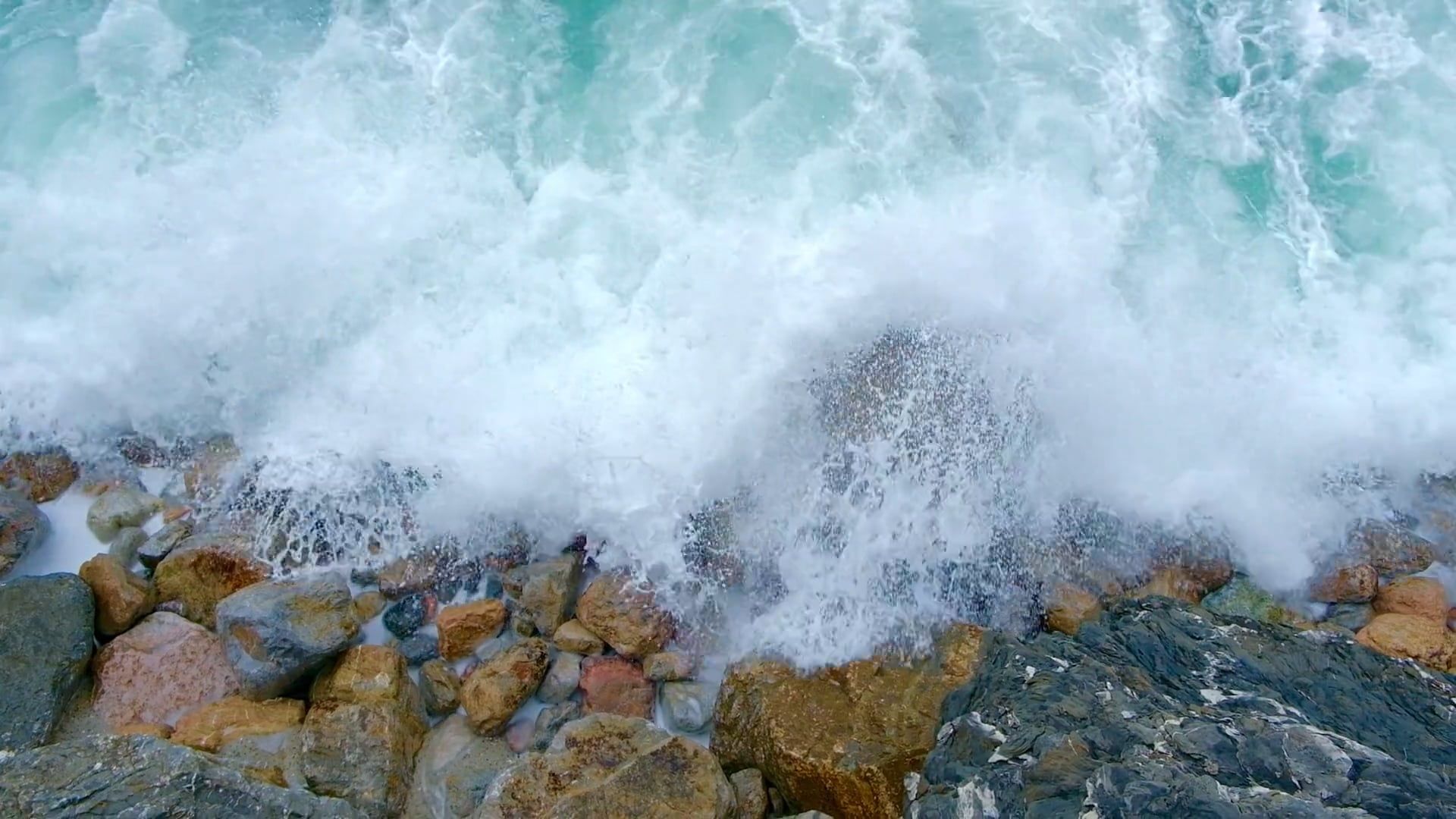 onde sugli scogli Free Stock Video Footage, Royalty-Free 4K & HD Video Clip