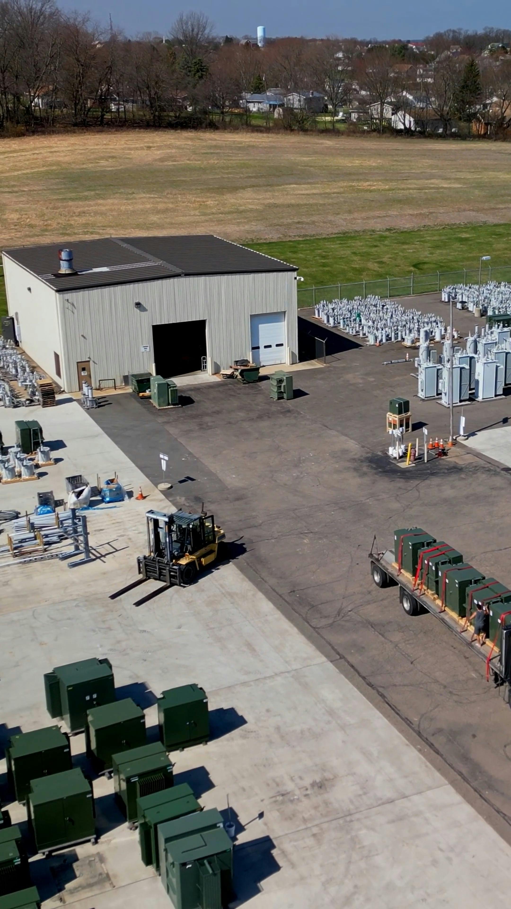 An aerial view of a warehouse with trucks parked outside Free Stock ...