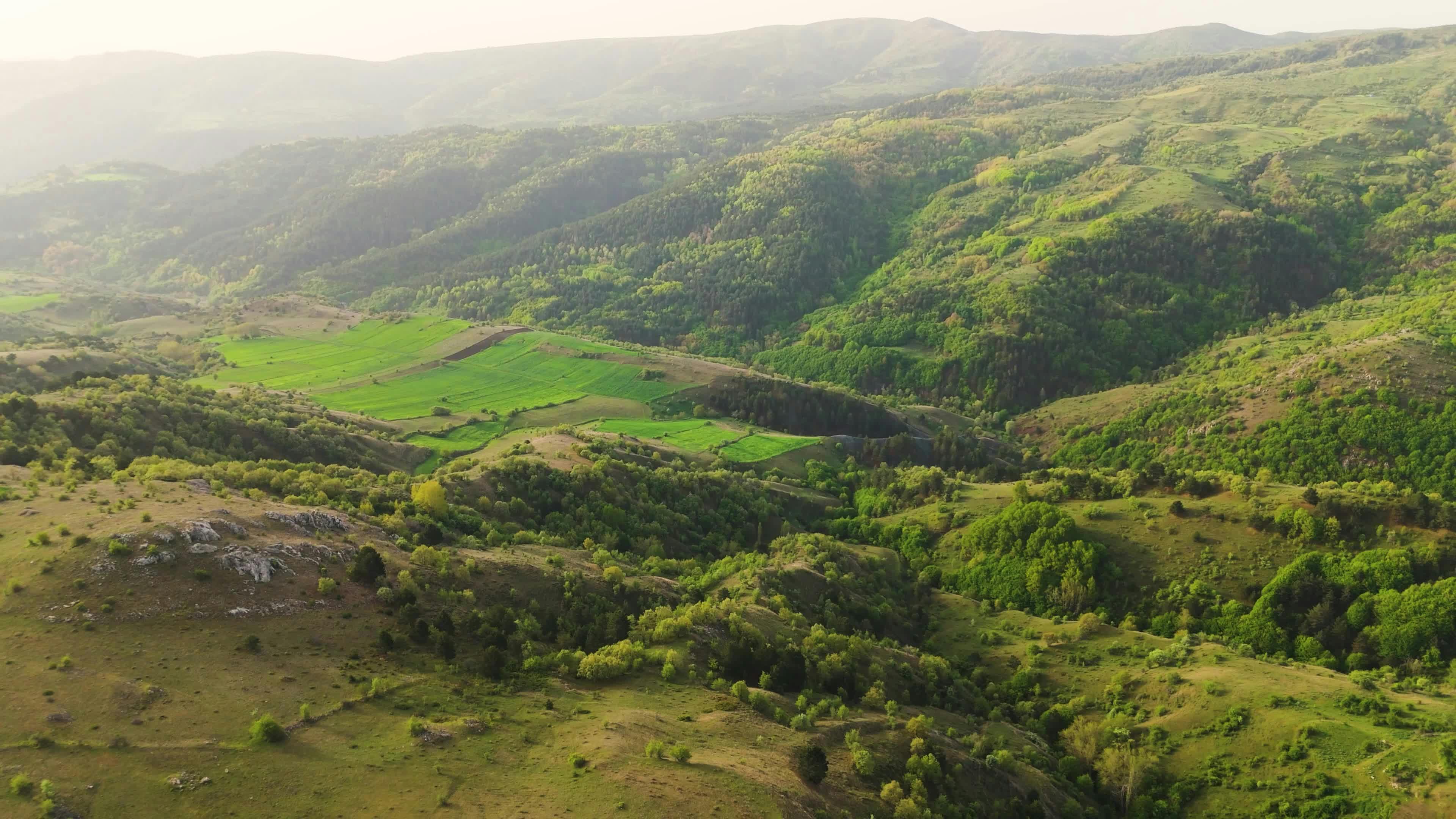 Vídeo profissional gratuito de abrir, aéreo, amigo do ambiente, ao ar ...