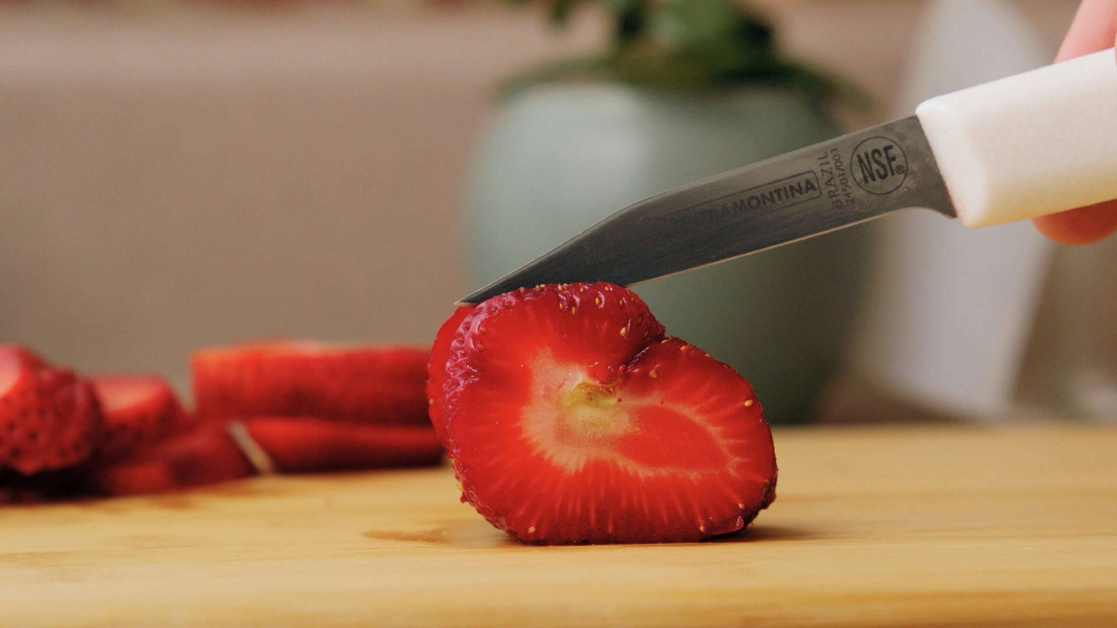 Cortar Frutas De Fresa En Pedazos · Vídeos de stock gratuitos