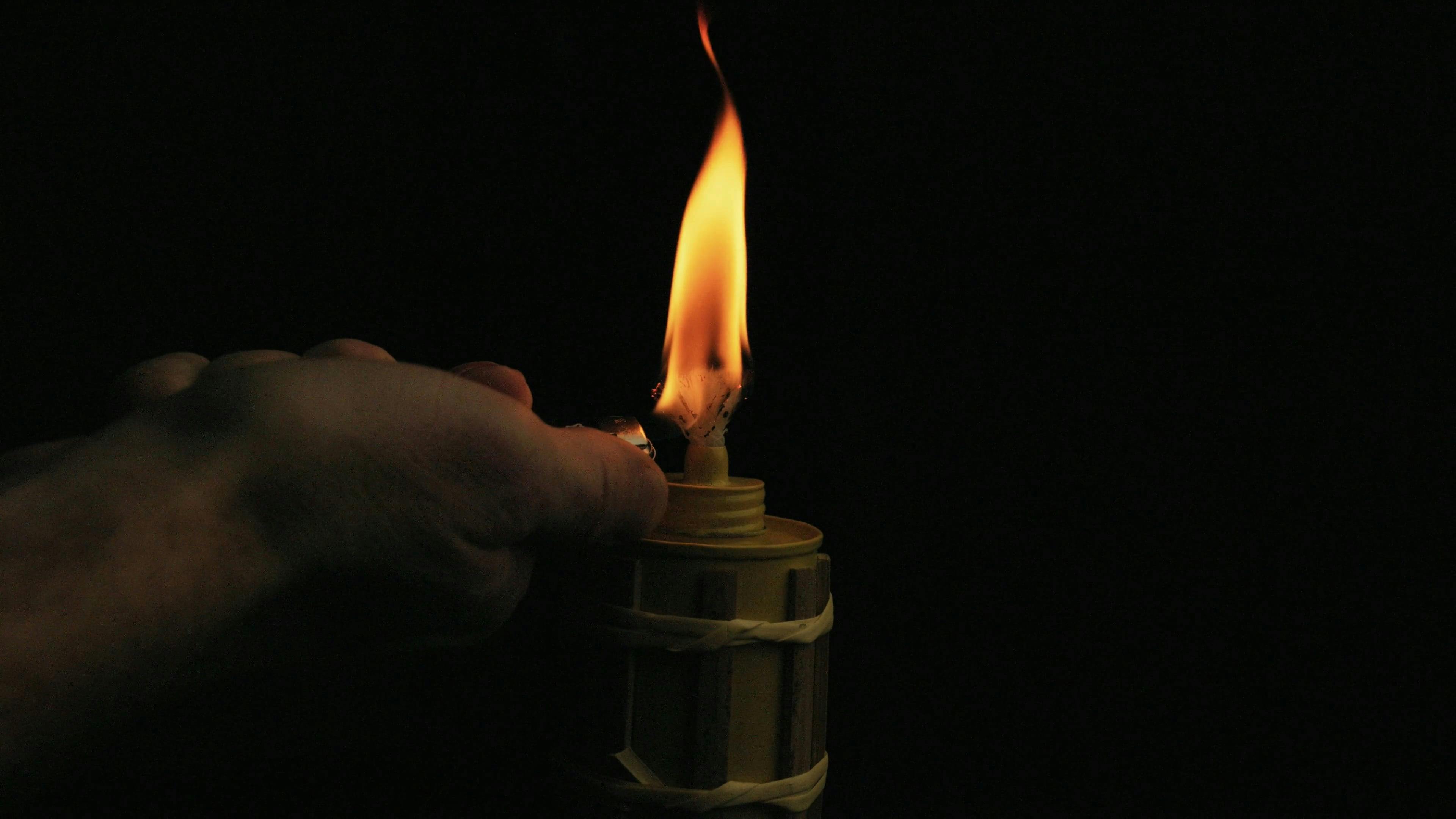 Encender Una Lámpara · Vídeo de stock gratuito