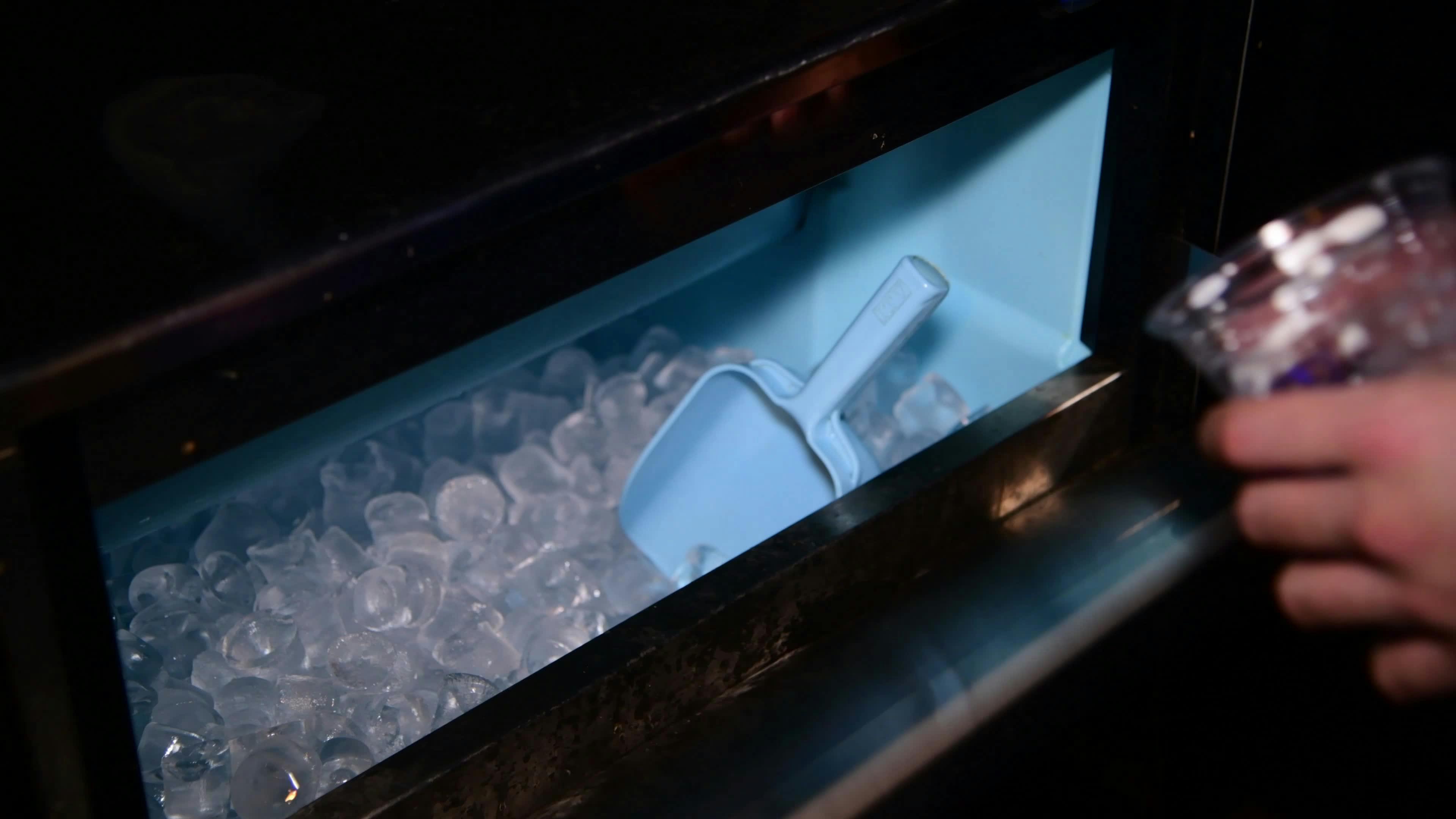 Бесплатные стоковые видео на тему ice, lemonade, банкетный сервис, бар ...