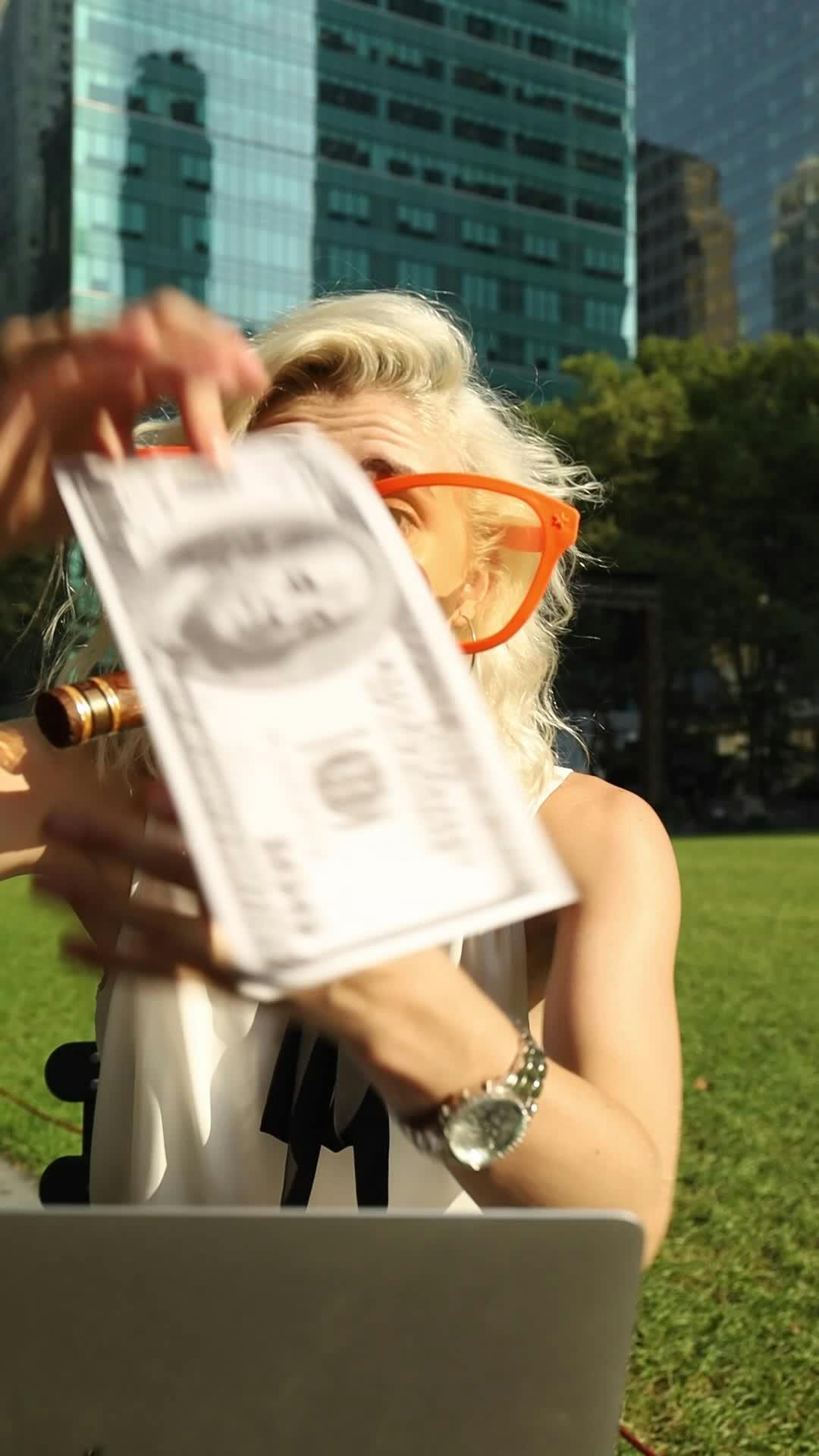 Making Money Videos, Download The BEST Free 4k Stock Video Footage ...