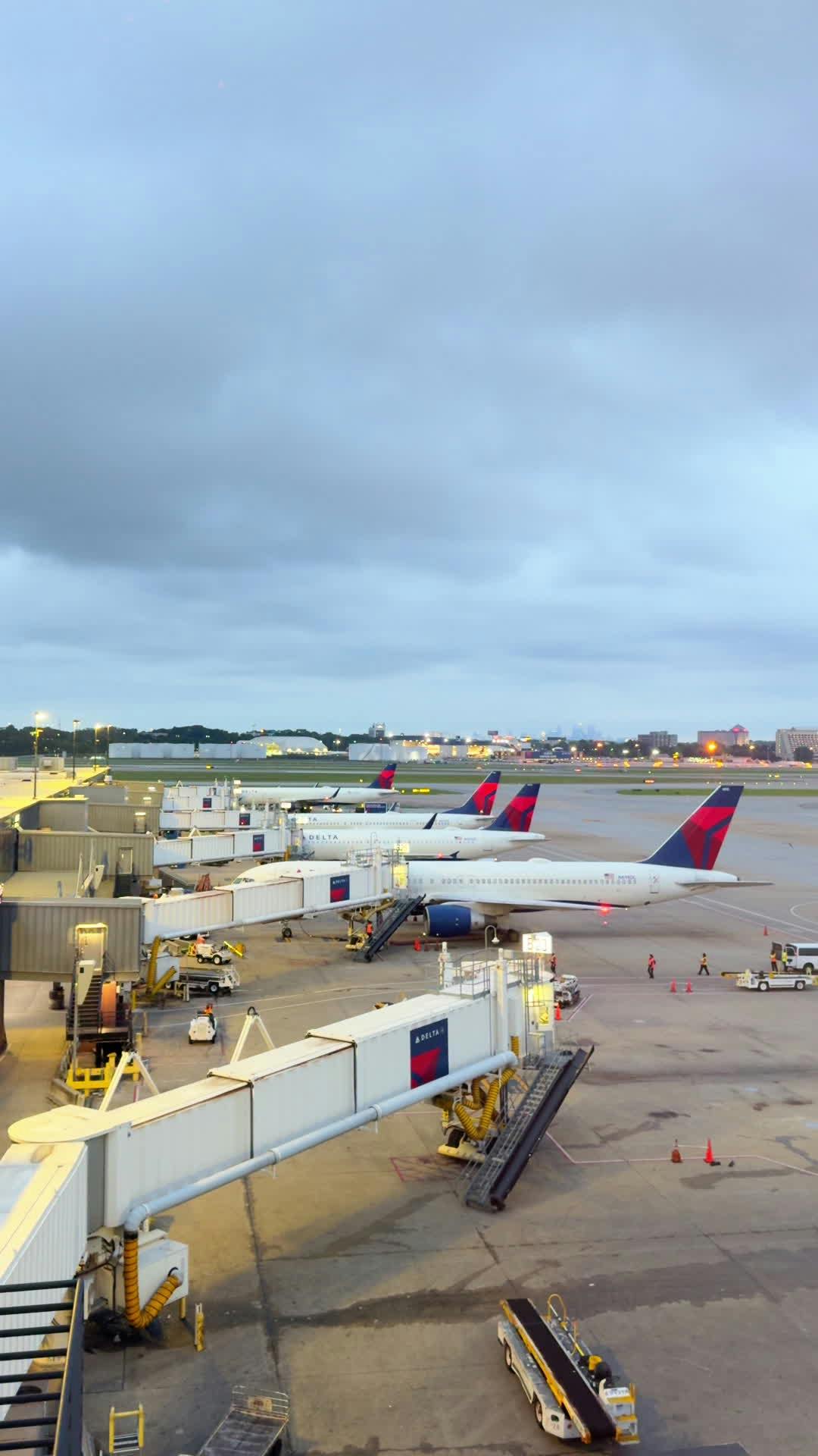 Multiple Planes Videos, Download The BEST Free 4k Stock Video Footage ...