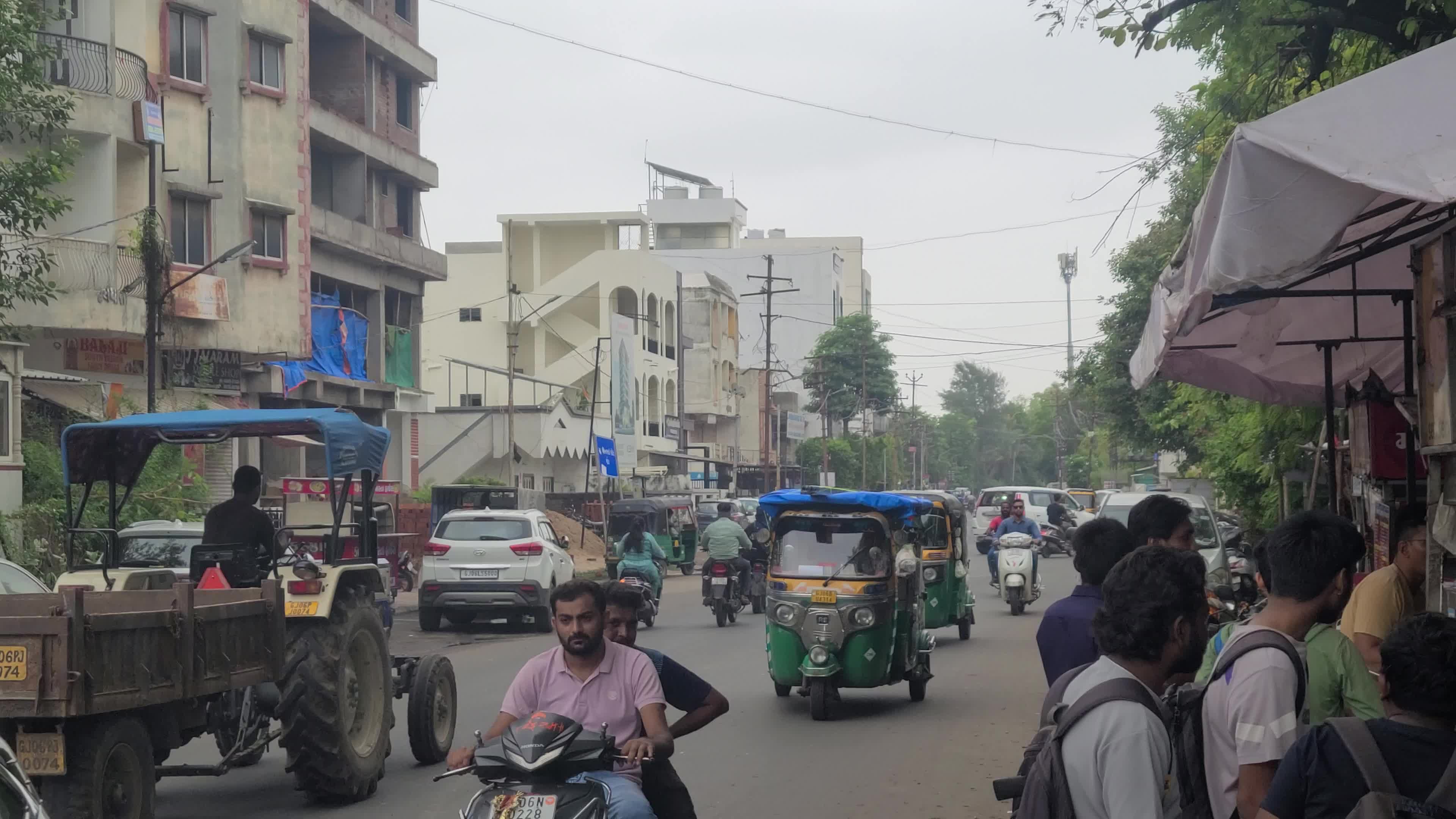 busy street india, indian streets, street, monsoon Free Stock Video ...