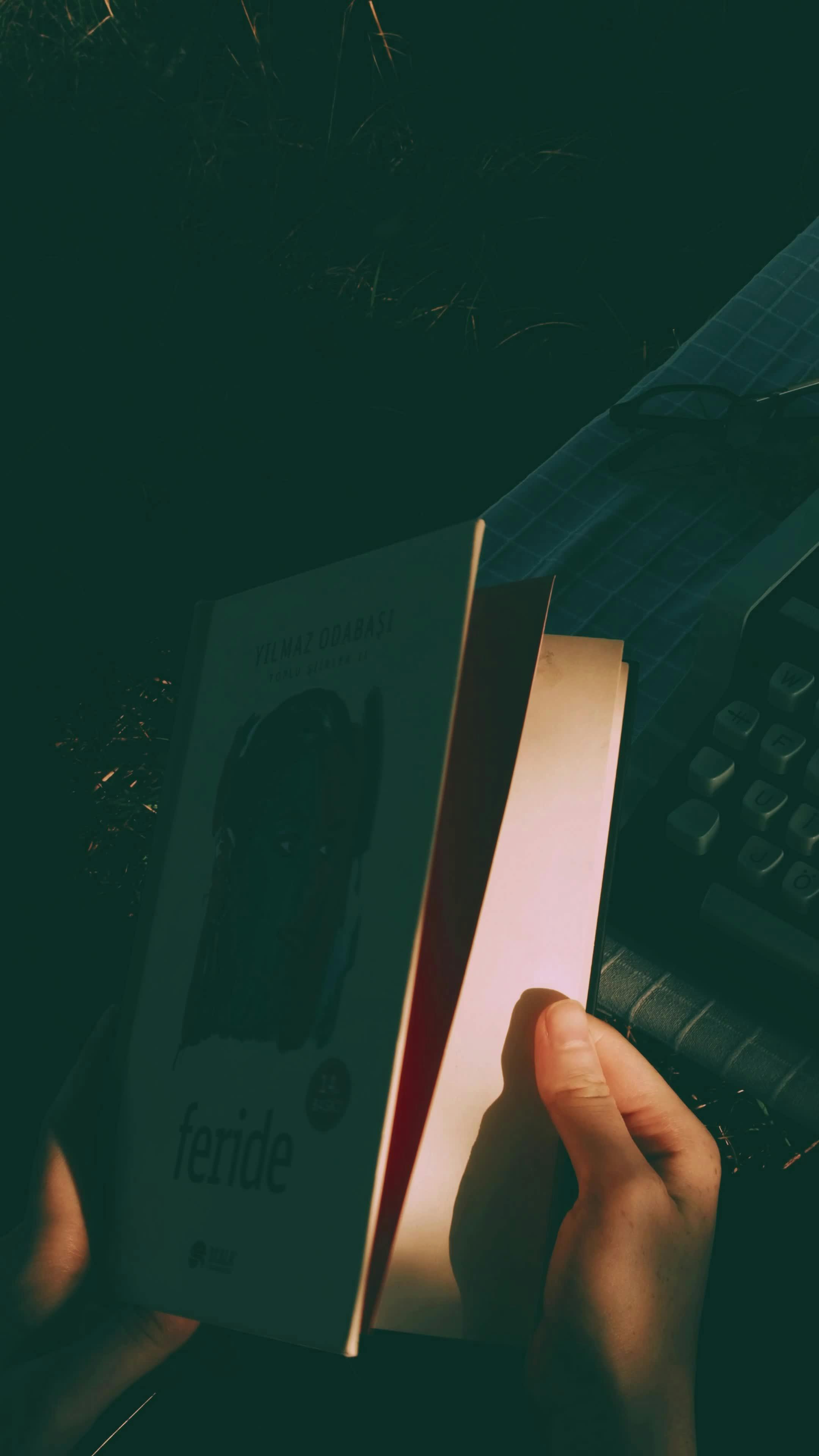 Pages Turning Videos, Download The BEST Free 4k Stock Video Footage ...