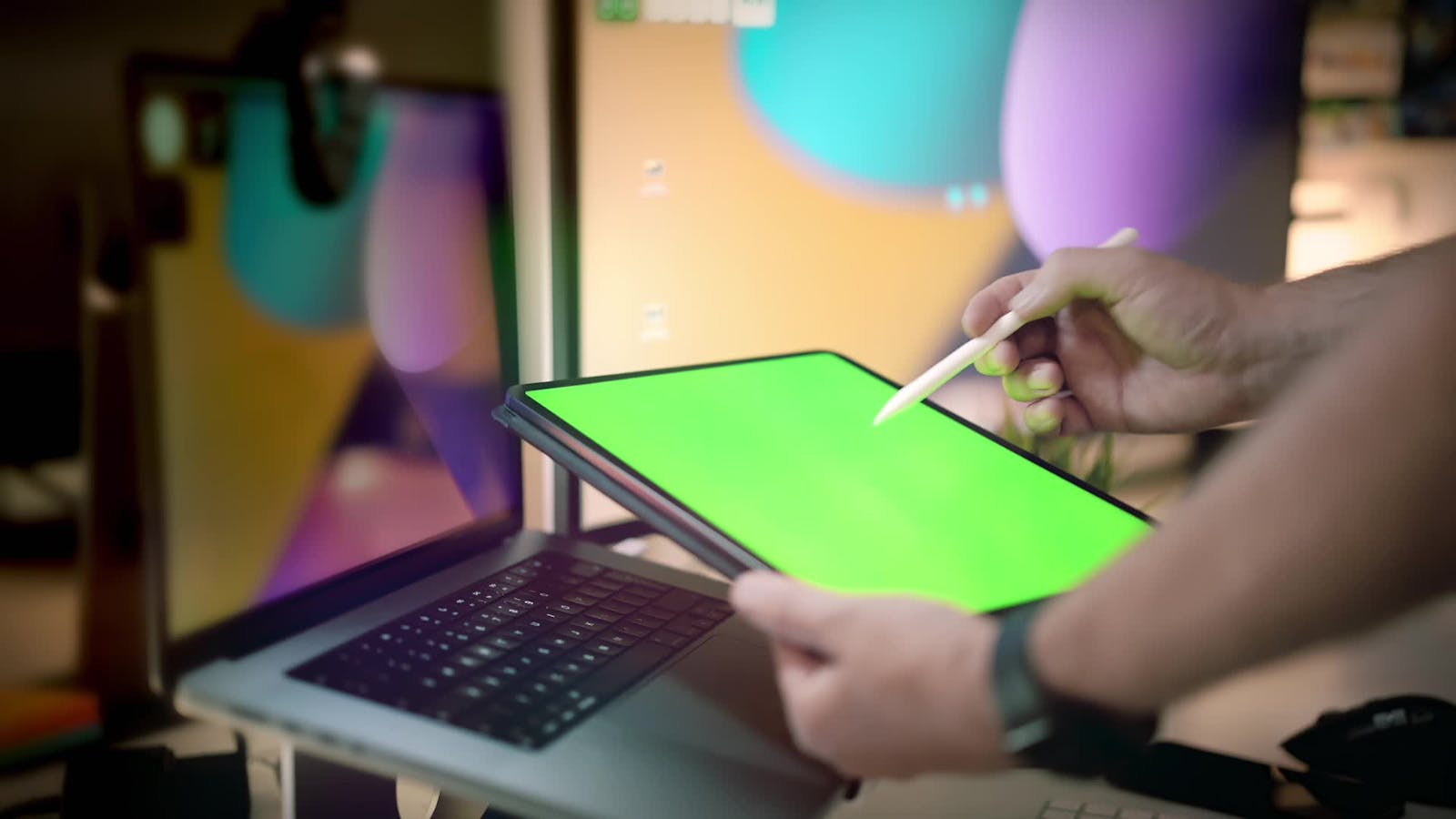 Computer Green Screen Videos, Download The BEST Free 4k Stock Video ...