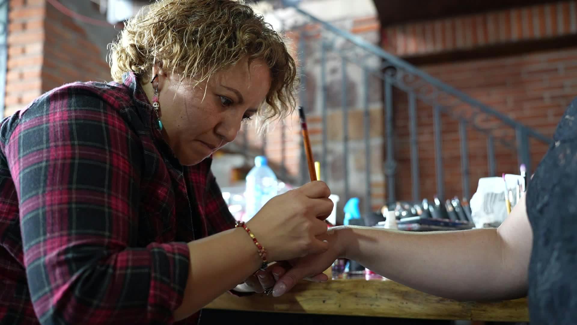 Brush Videos, Download The BEST Free 4k Stock Video Footage & Brush HD ...