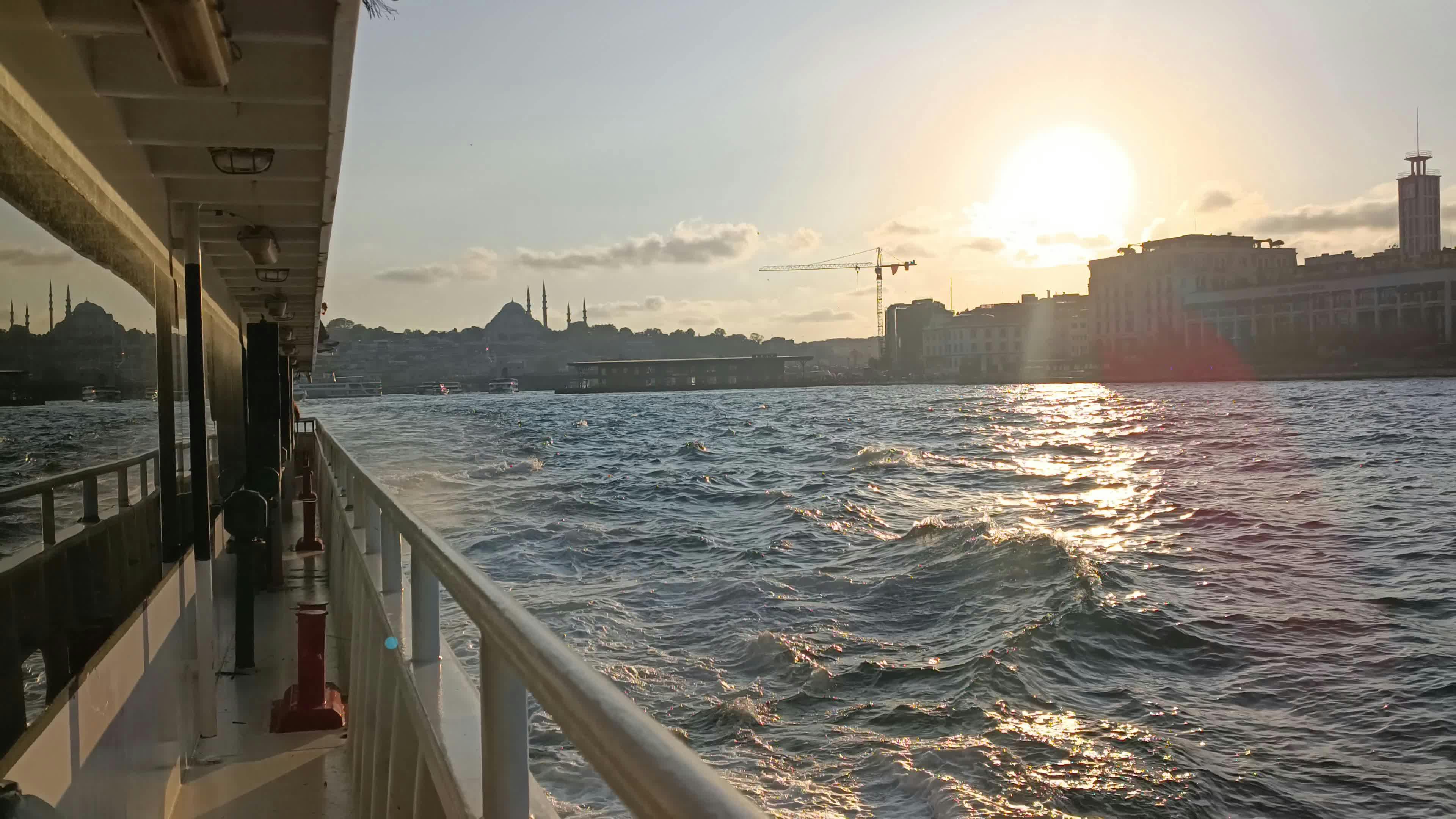 Pelayaran Golden Hour Di Bosphorus Istanbul · Video Stok Gratis