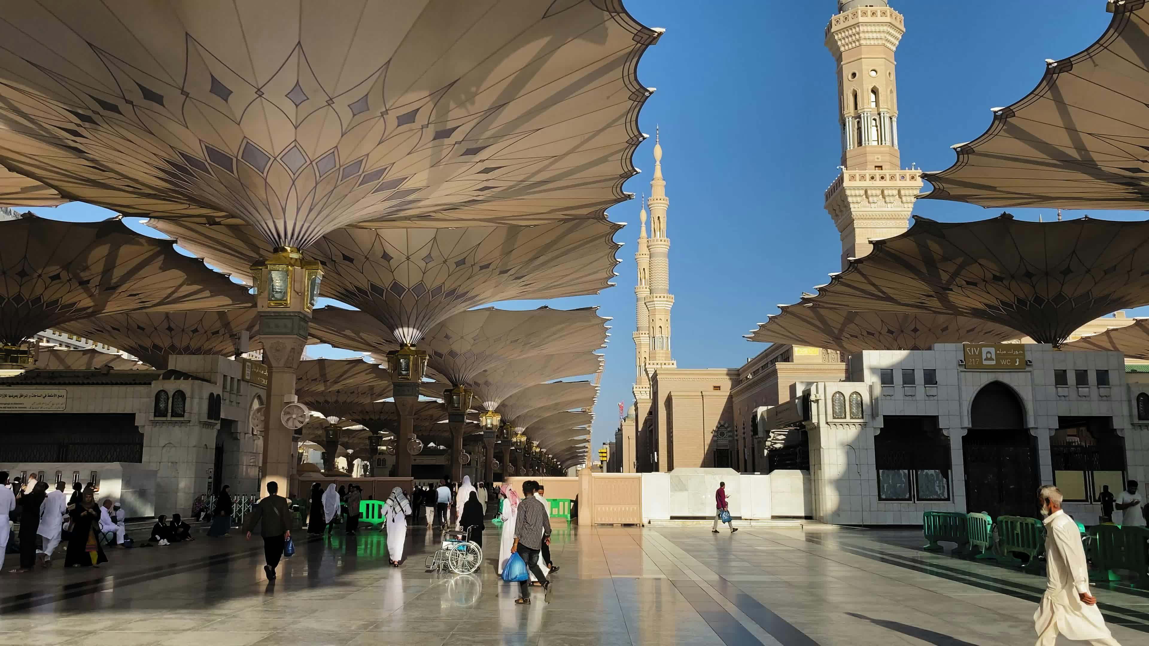 Al Masjid Al Nabawi (The Grand Prophet's Mosque) Free Stock Video ...