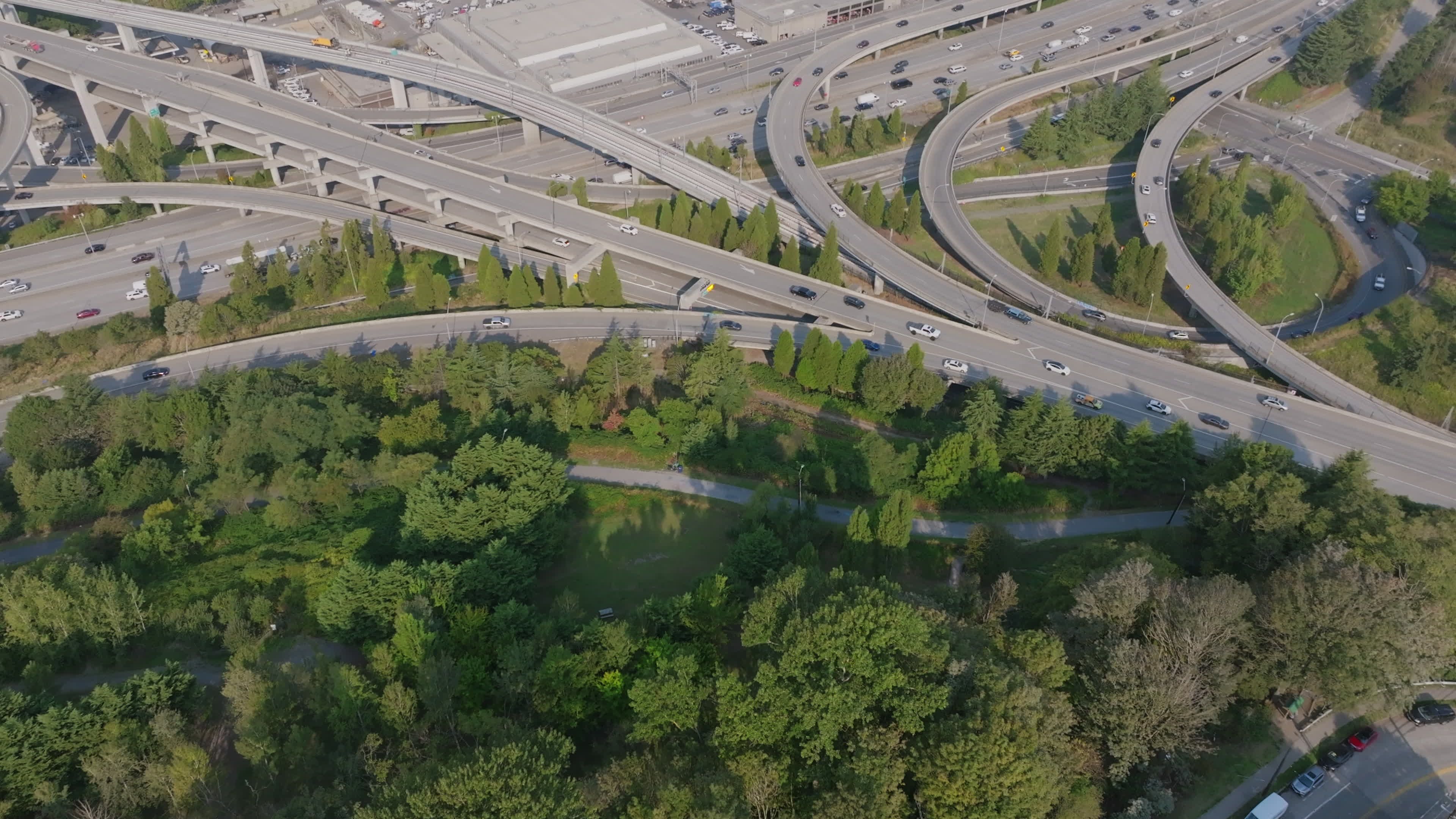 Vista Aérea Del Complejo Sistema De Autopistas De Seattle · Vídeo de ...