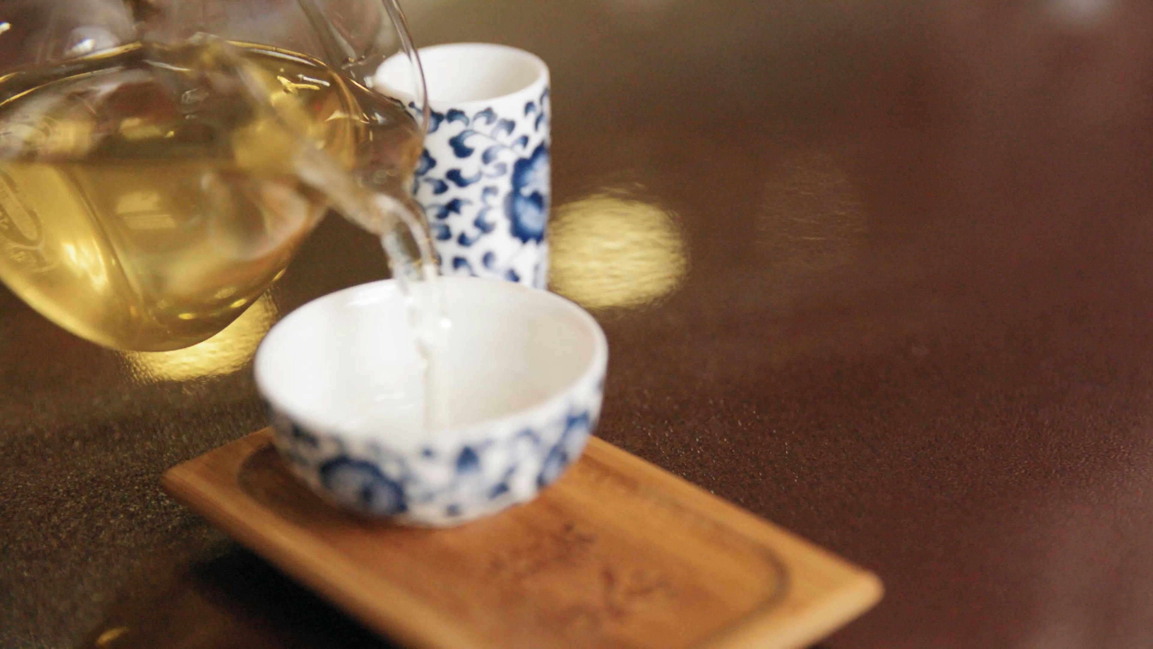 Verser De L'eau Dans Un Verre à Boire · Vidéos gratuites