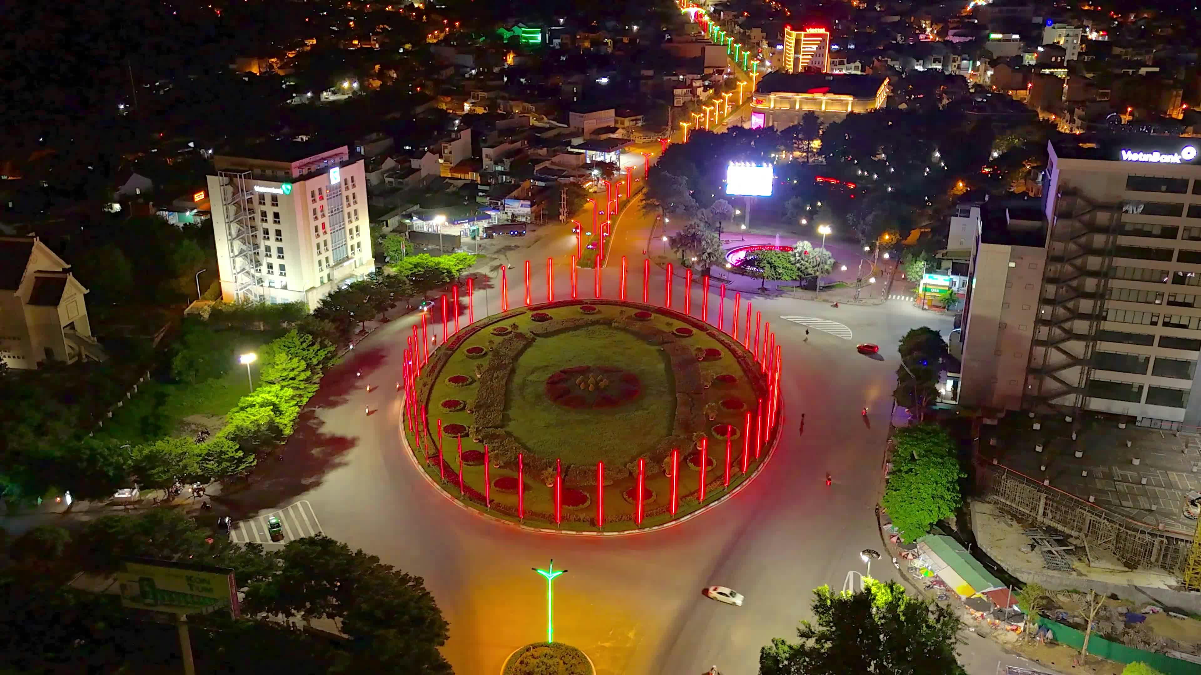 Vista Aérea Del Lugar De Interés En La Ciudad De Kon Tum. · Vídeo de ...