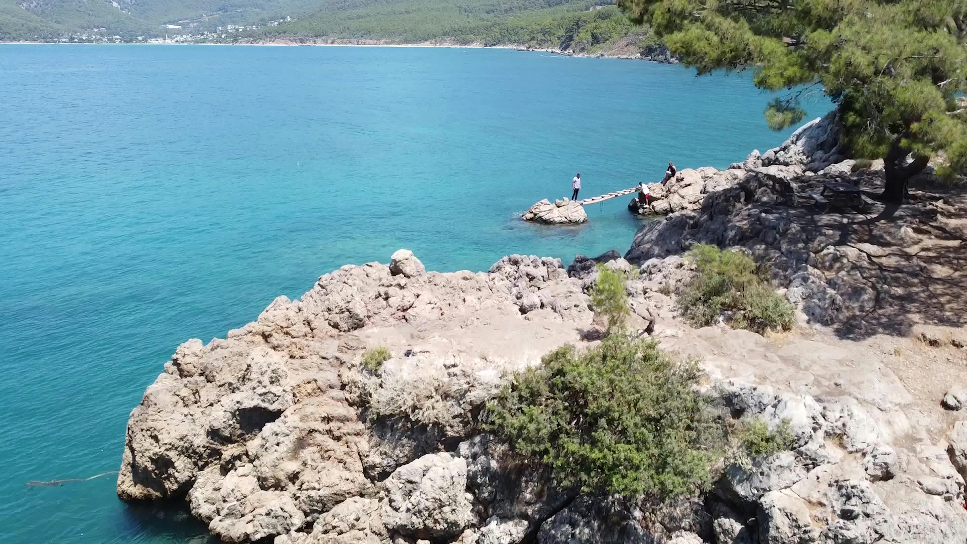Fascinante Vista Aérea De La Rocosa Costa Turca · Vídeo de stock gratuito