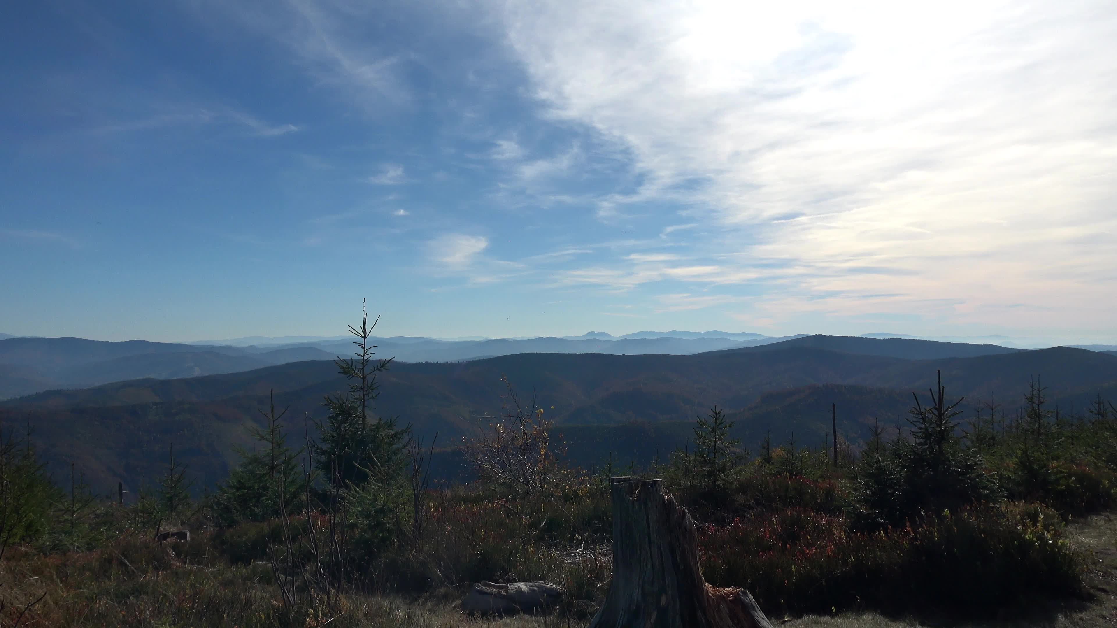 Impresionante Panorama De Montaña Con Cielo Despejado · Vídeo de stock ...