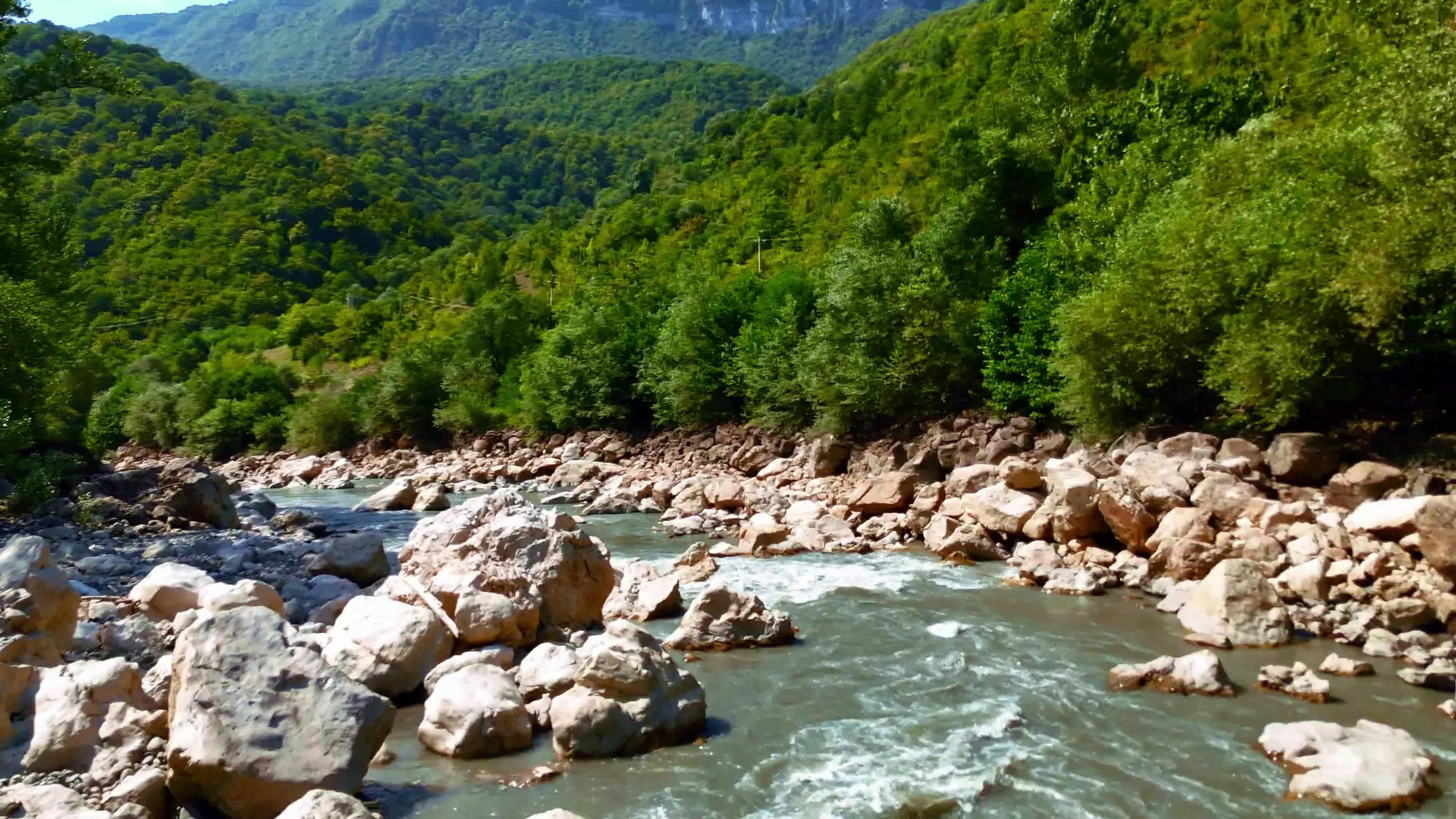 Impresionante Vista Aérea Del Río Sereno En Georgia · Vídeo de stock ...