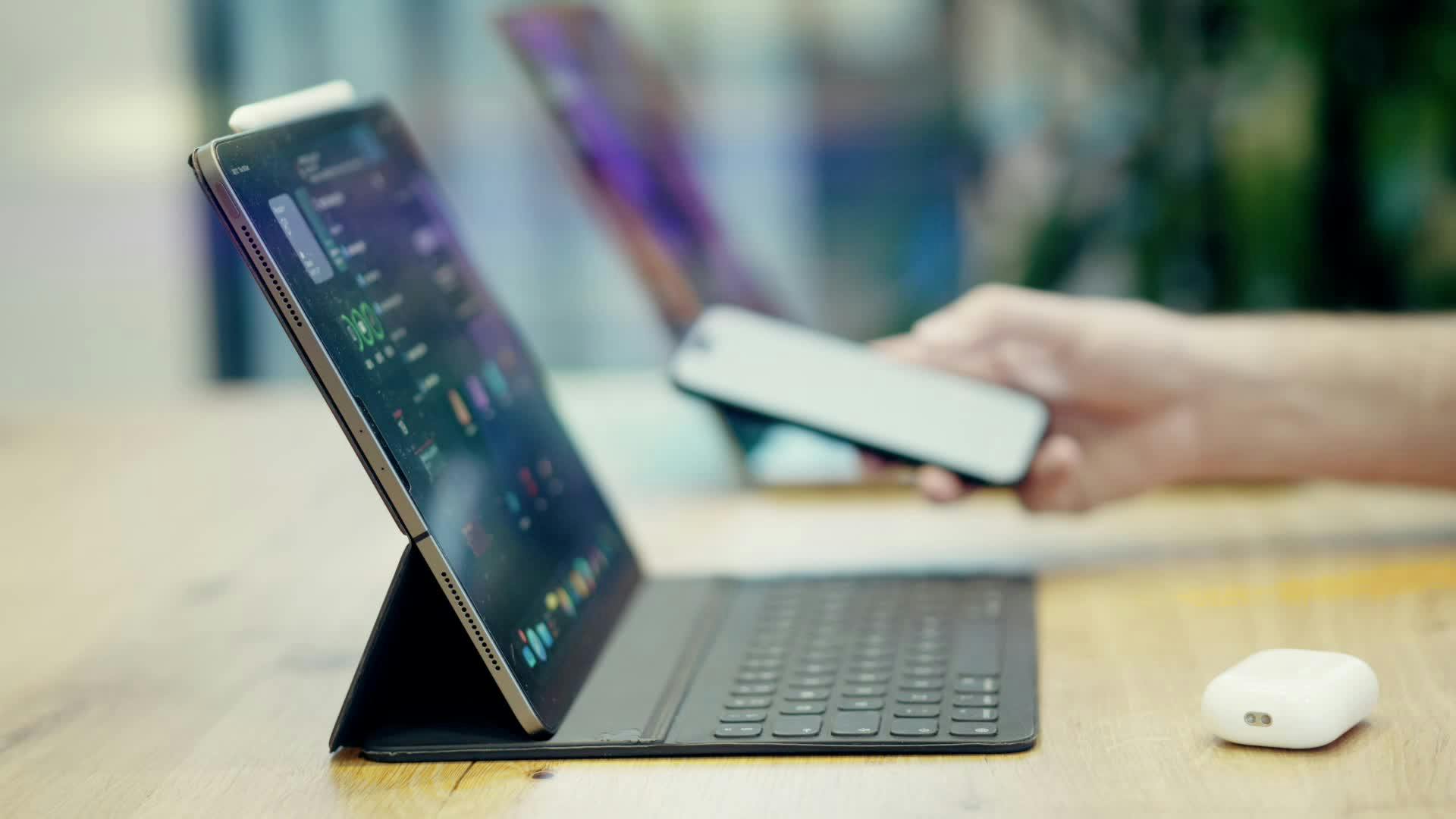 Laptop Setup White Background Videos, Download The BEST Free 4k Stock ...