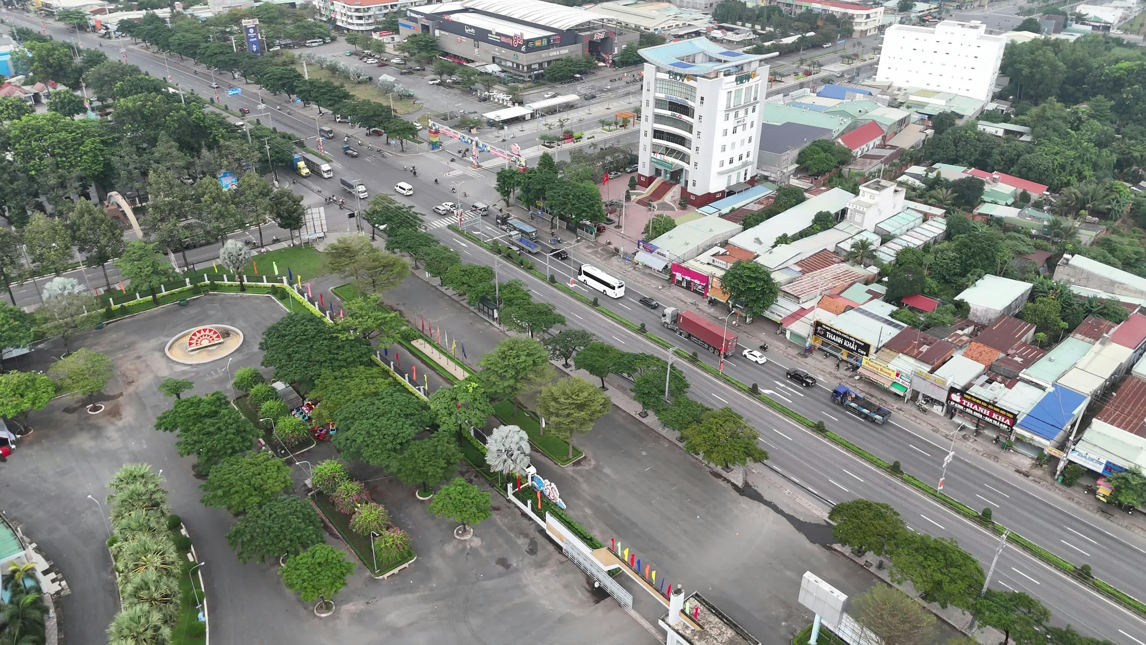 Buses And Trucks Videos, Download The BEST Free 4k Stock Video Footage ...