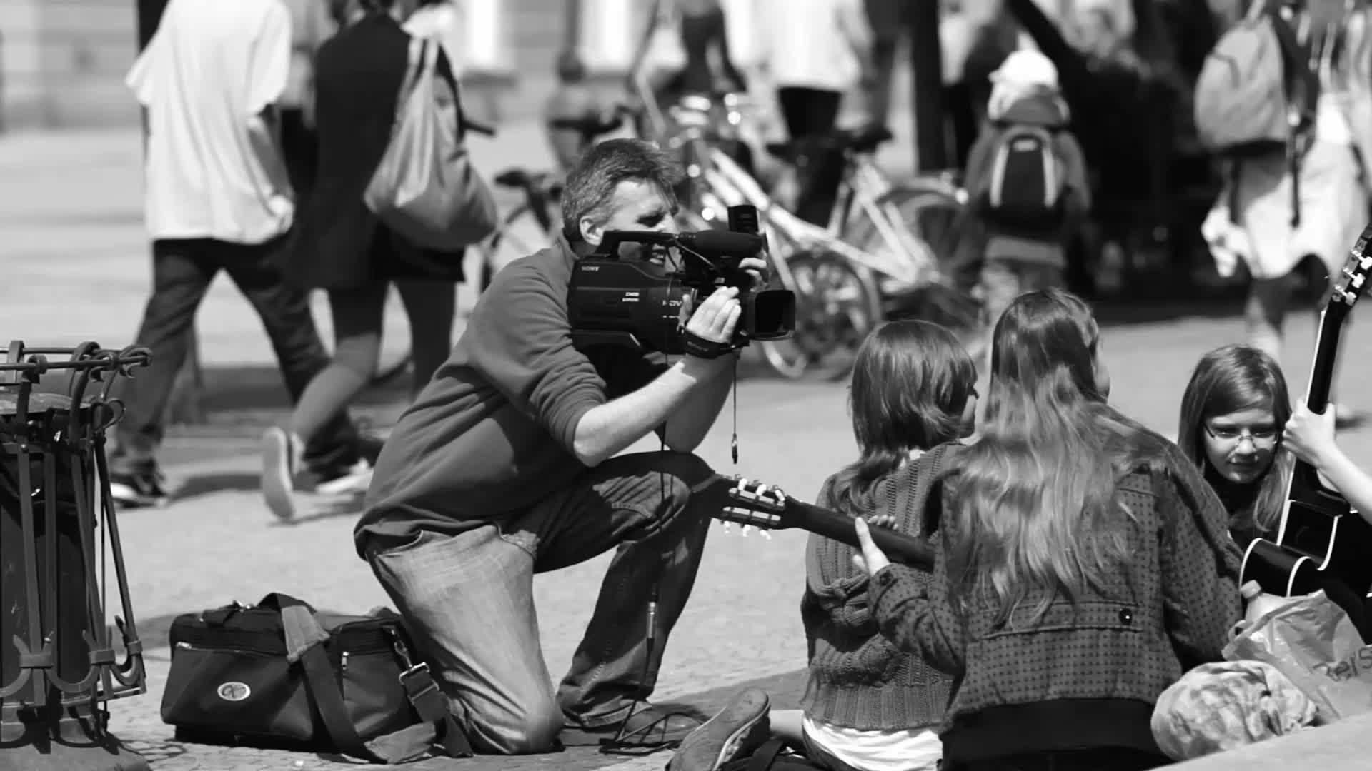 Candid Videos, Download The BEST Free 4k Stock Video Footage & Candid ...