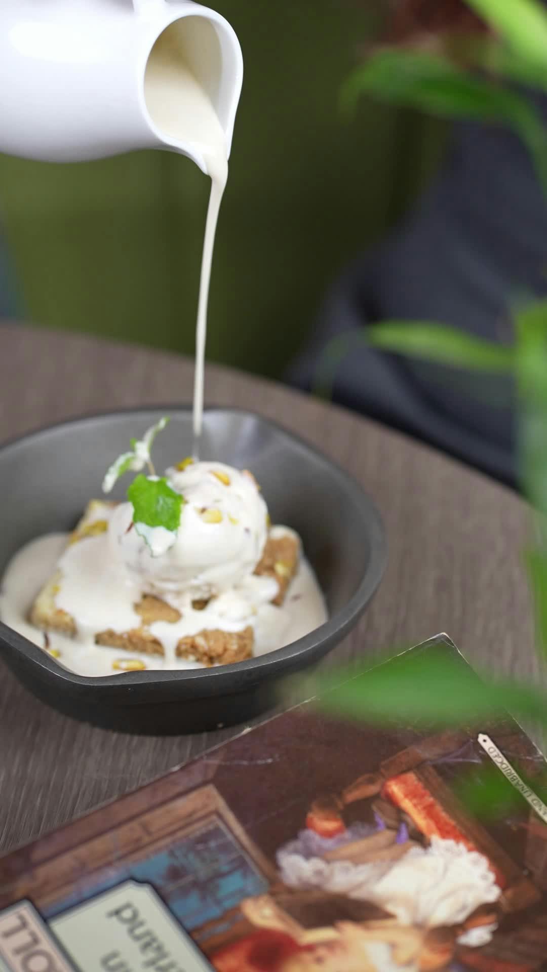 Erdbeer Dessert Videos, Download The BEST Free 4k Stock Video Footage ...