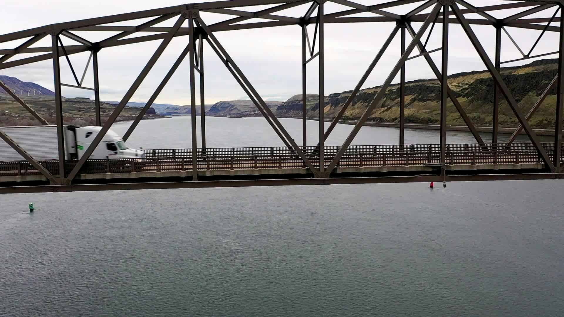 Vista Panorámica Del Puente De Acero Sobre El Río Columbia · Vídeo de ...