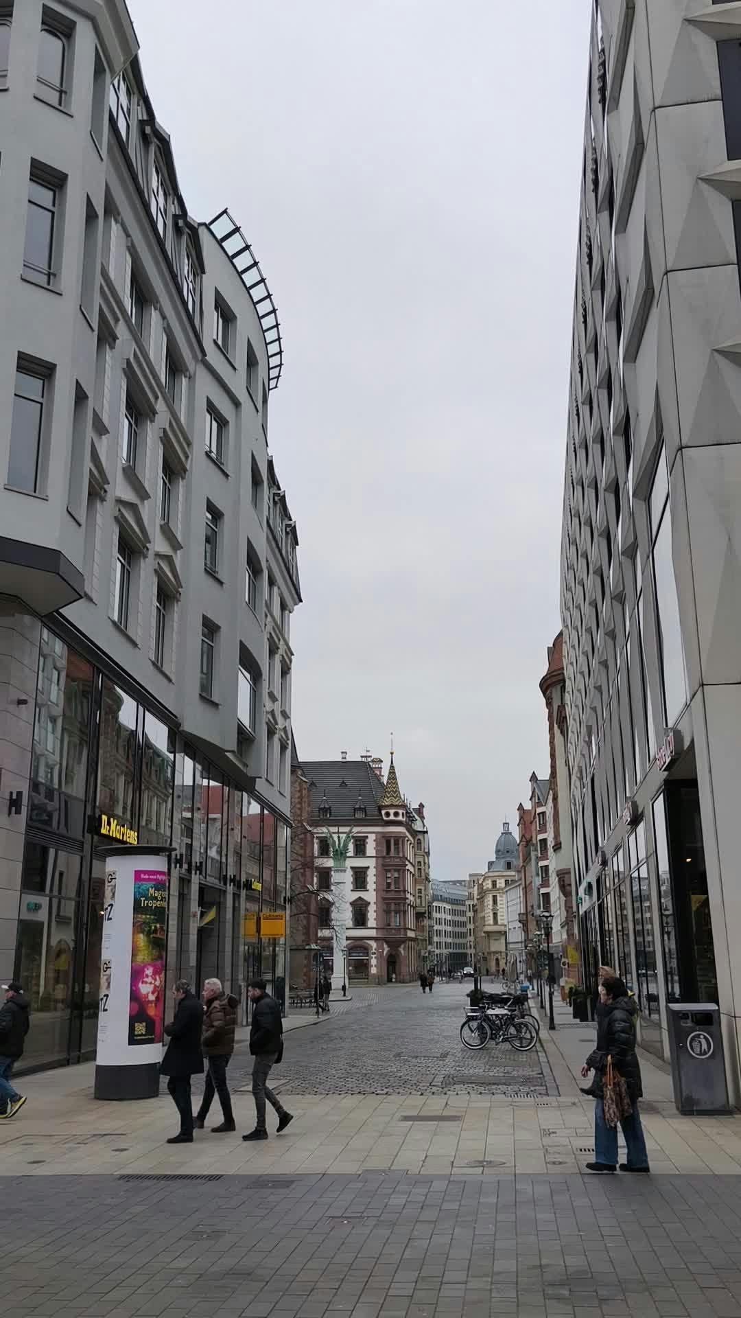 People Walking In Street Videos, Download The BEST Free 4k Stock Video ...