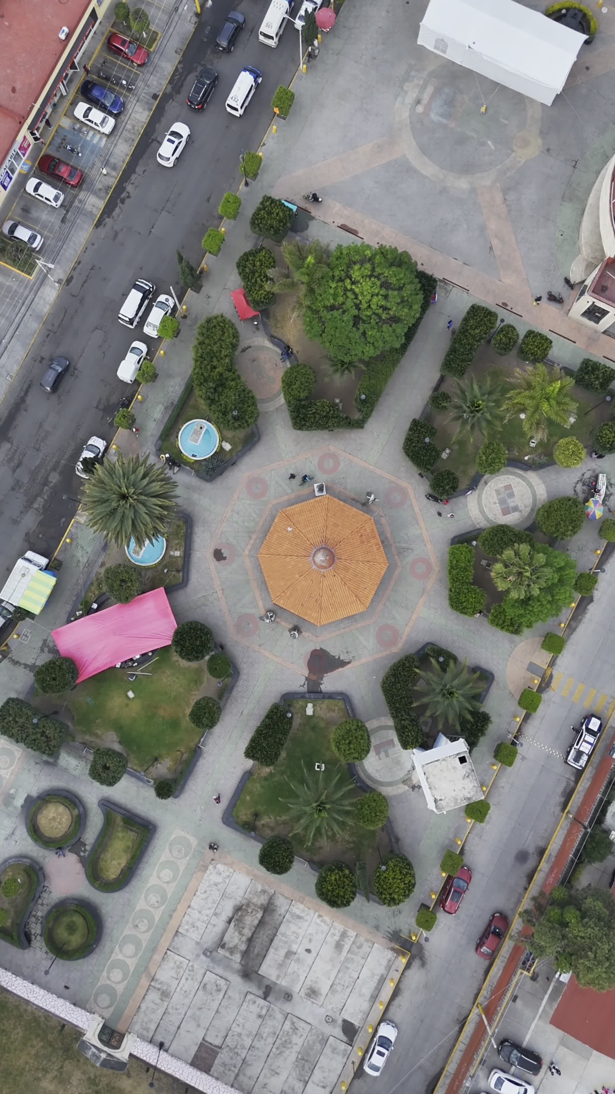 Vista Aérea De La Plaza Del Pueblo De Tultepec En México · Vídeo de ...