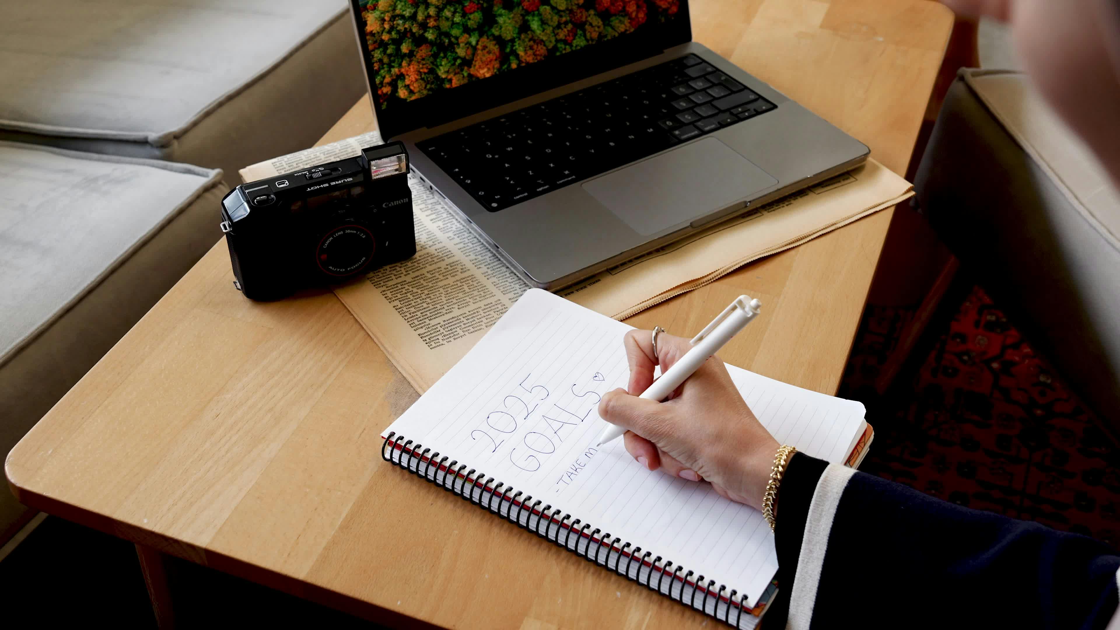 2023 Pantone Videos, Download The BEST Free 4k Stock Video Footage ...