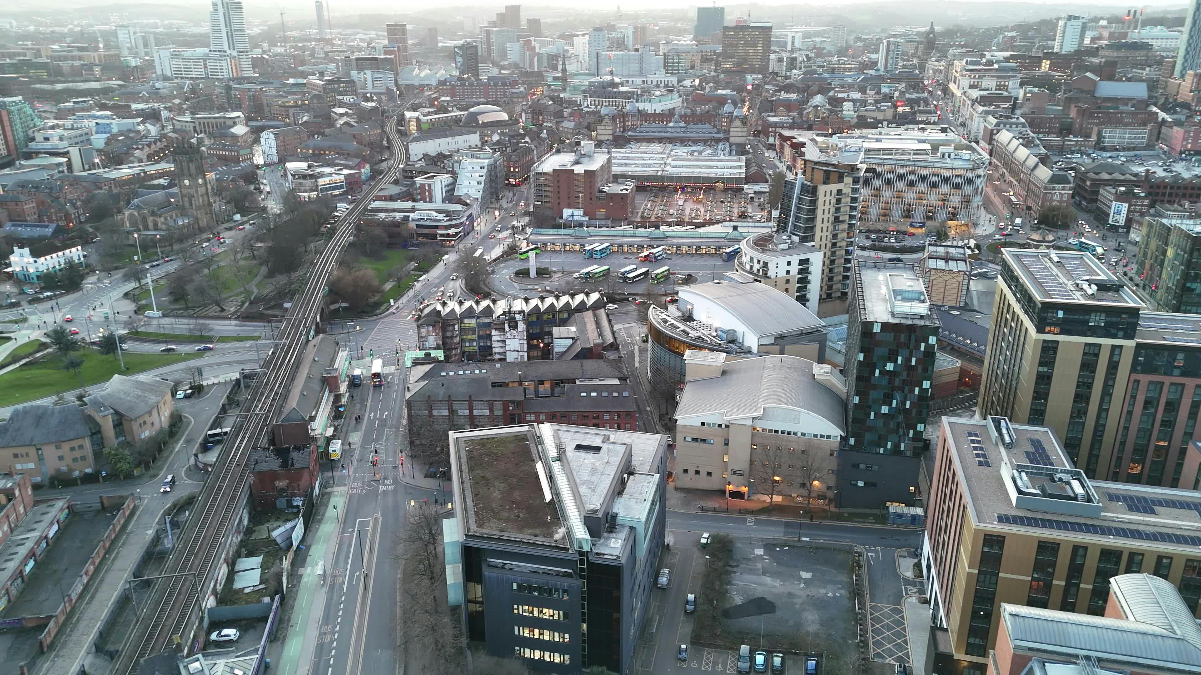 Paisagem Aérea Da Cidade De Leeds Ao Amanhecer · Vídeo profissional ...