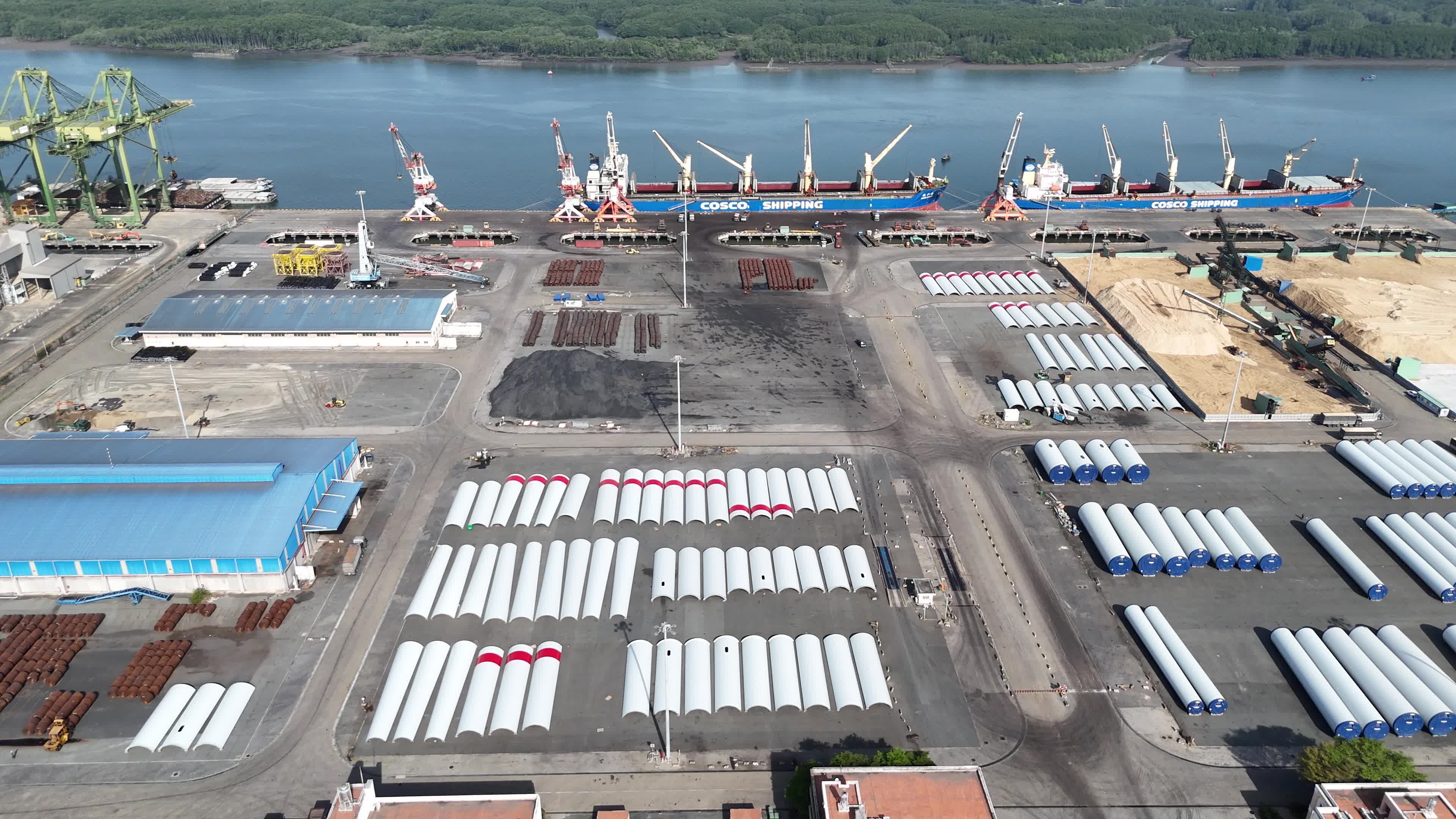 Vista Aérea De Un Complejo Industrial En Expansión · Vídeo de stock ...
