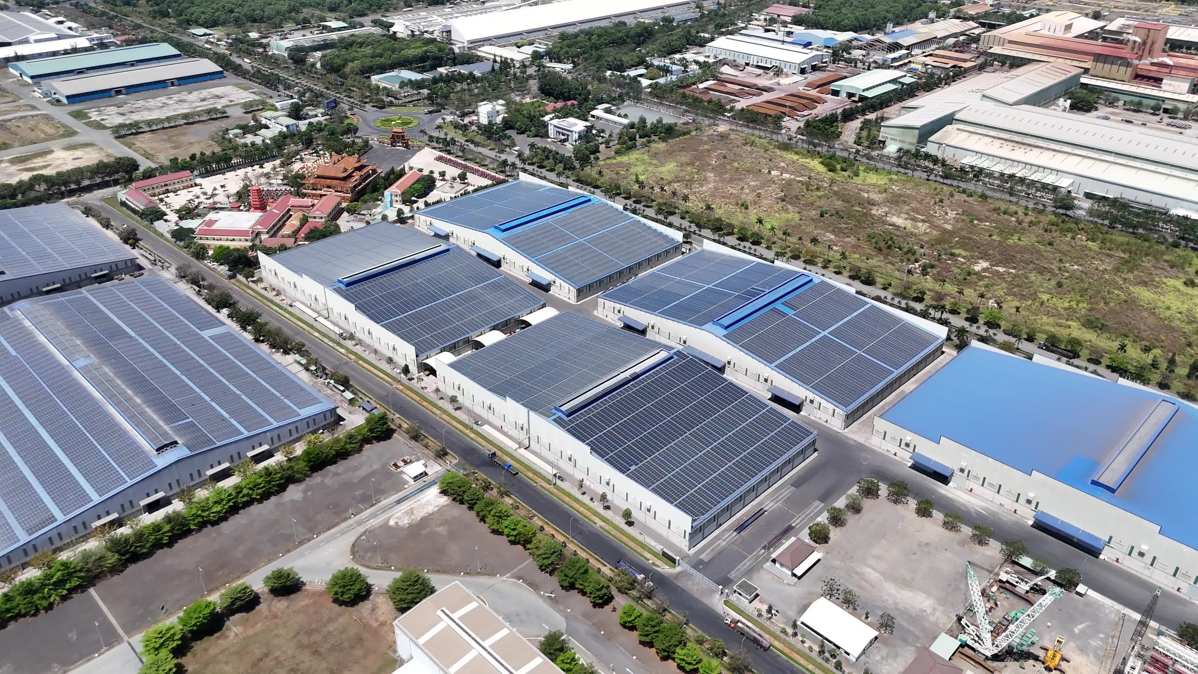 Vista Aérea Del Complejo Industrial Moderno · Vídeo de stock gratuito