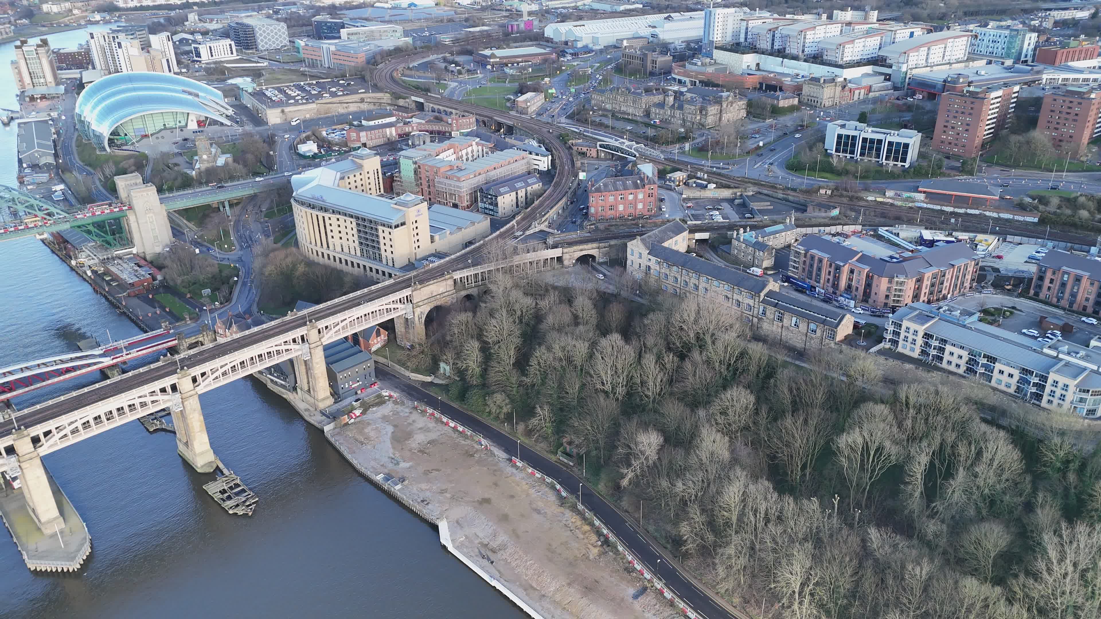 Vista Aérea De Los Puentes De Tyne Y El Paisaje Urbano De Newcastle ...
