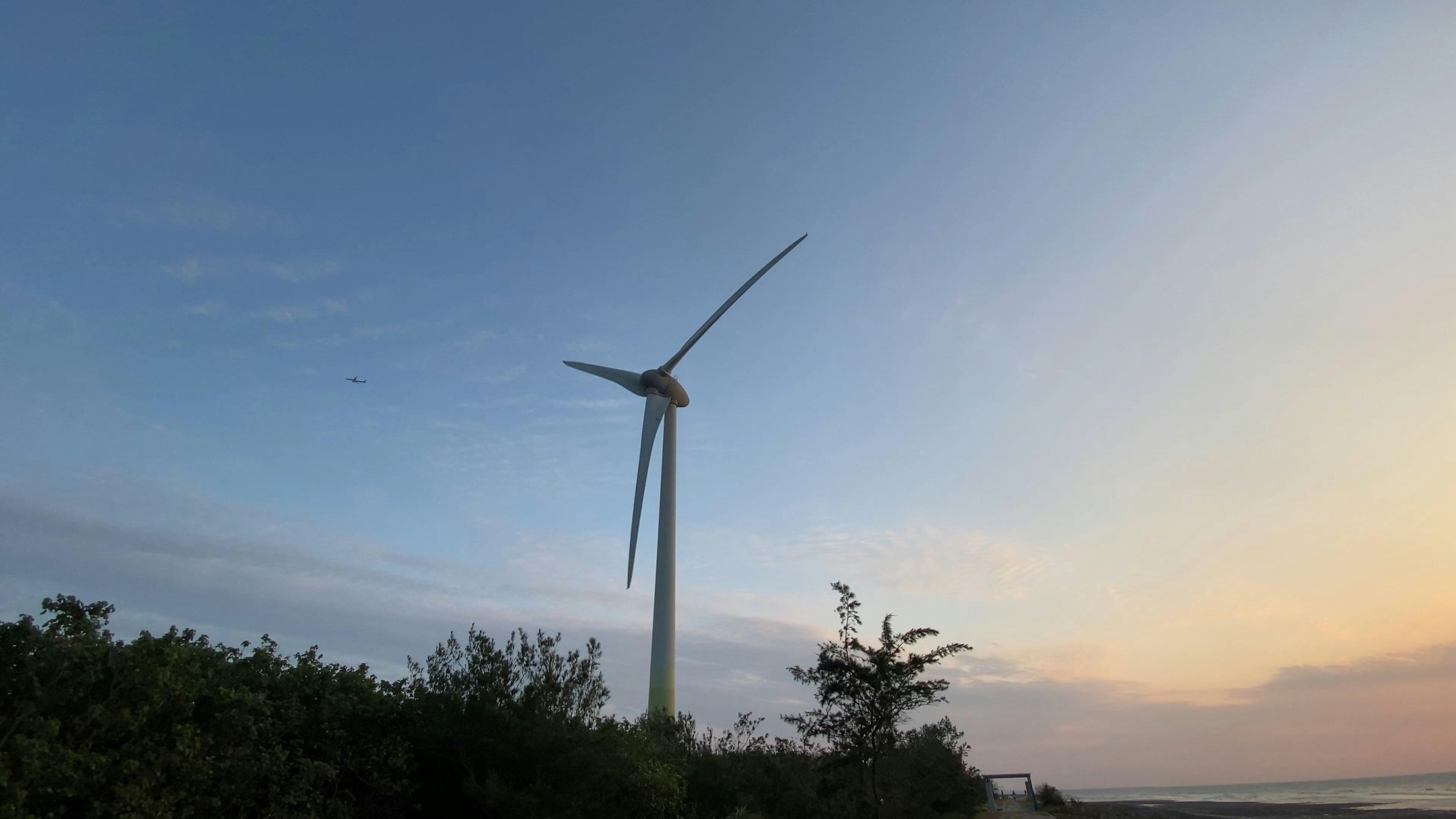 A Mechanical Turbine Propellers Rotating By The Wind Blows · Free Stock ...