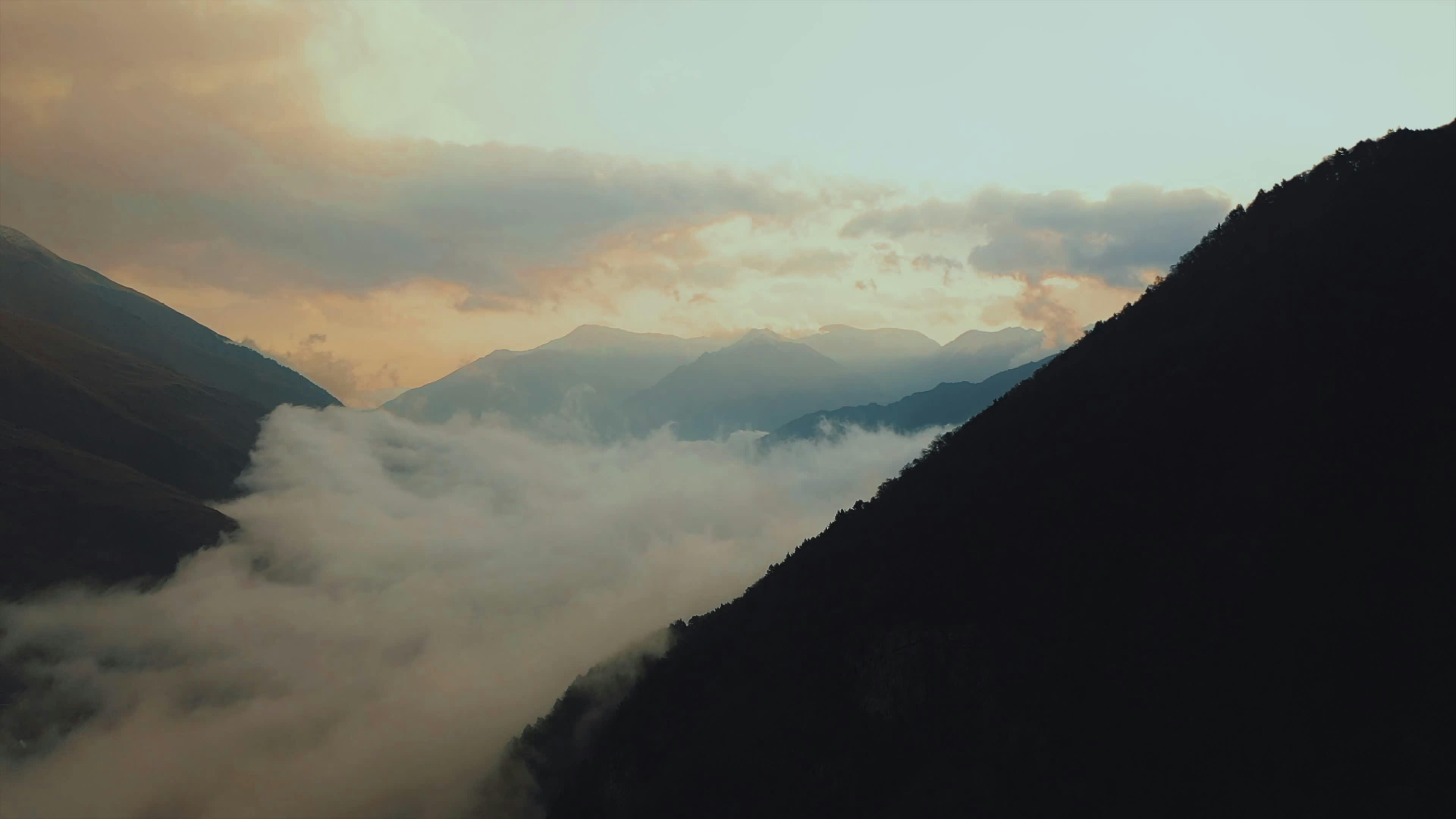 Rushing Videos, Download The BEST Free 4k Stock Video Footage & Rushing ...