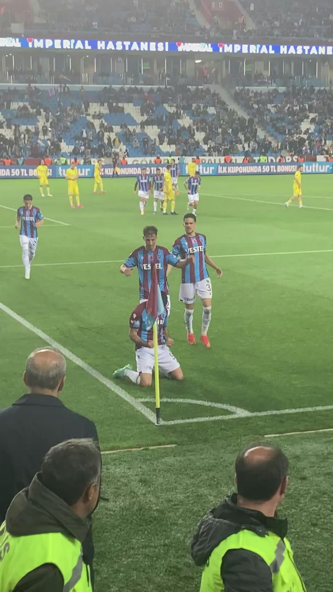 Vídeos de stock gratuitos sobre accion de futbol, aplausos de la ...