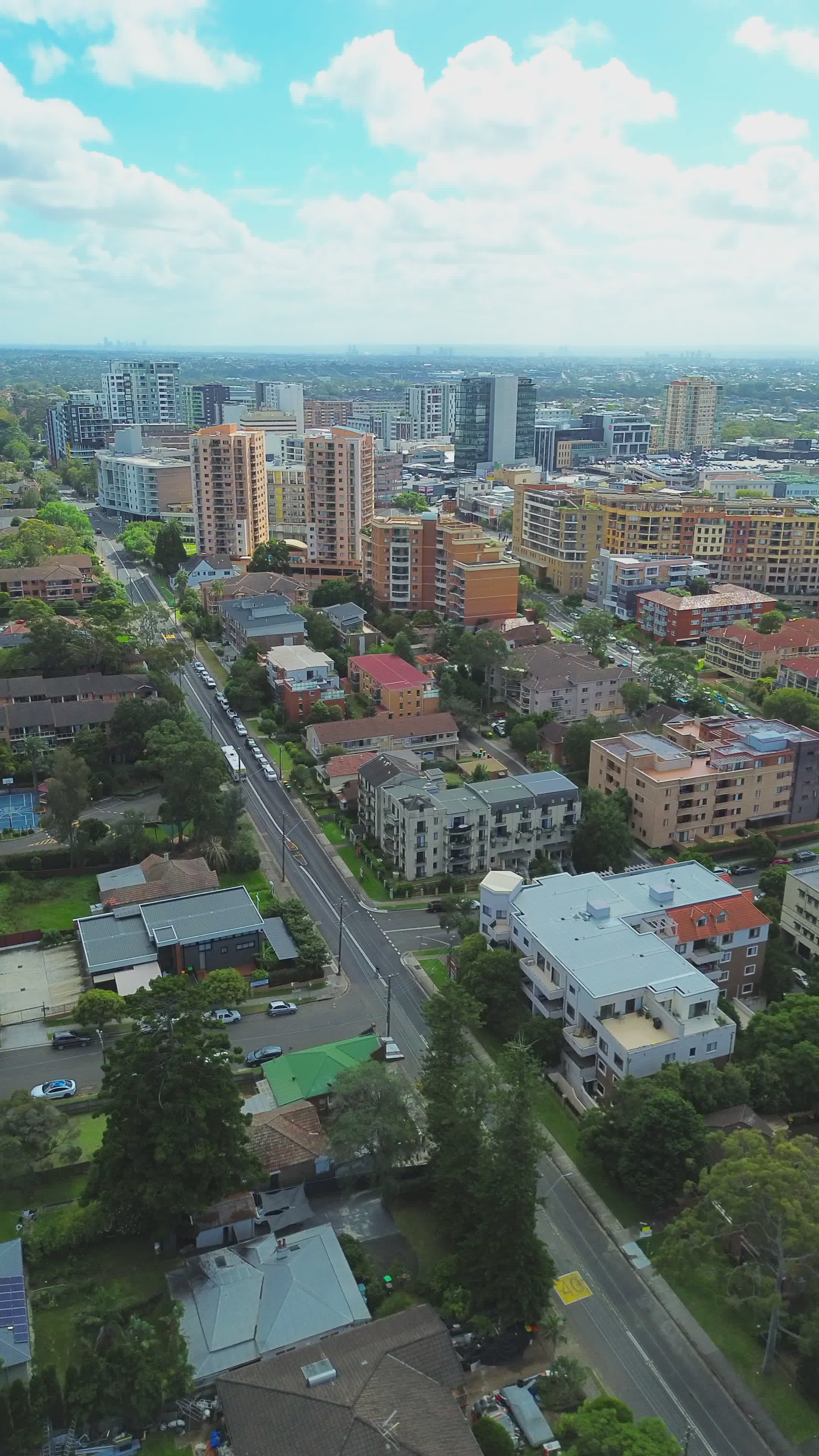 Vista Aérea Del Paisaje Urbano De Hurstville A La Luz Del Día · Vídeo ...