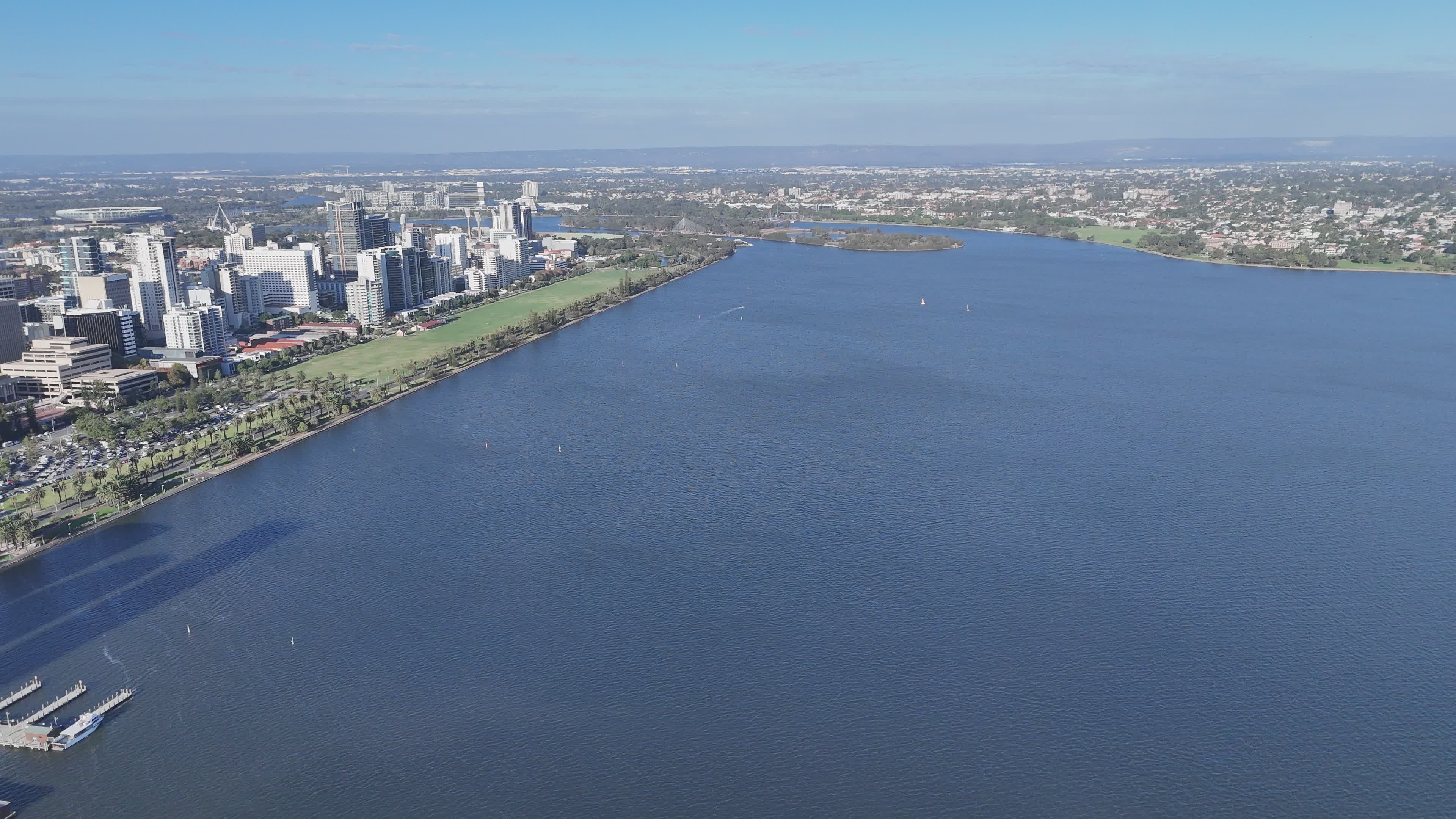 Vista Aérea Del Horizonte De Perth Y El Río Swan · Vídeo de stock gratuito