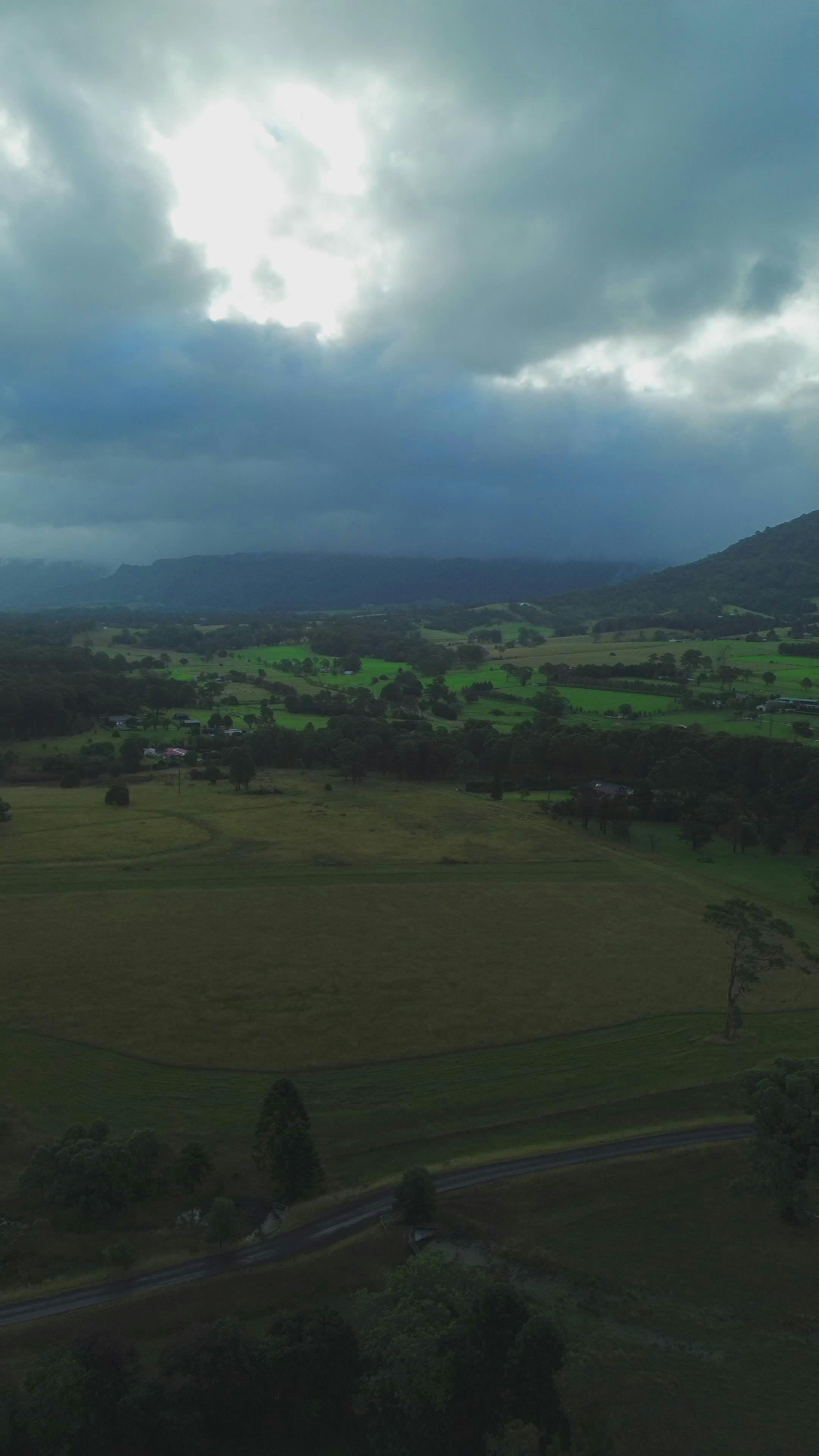 Vídeos de stock gratuitos sobre aéreo, ambiente aéreo melancólico ...