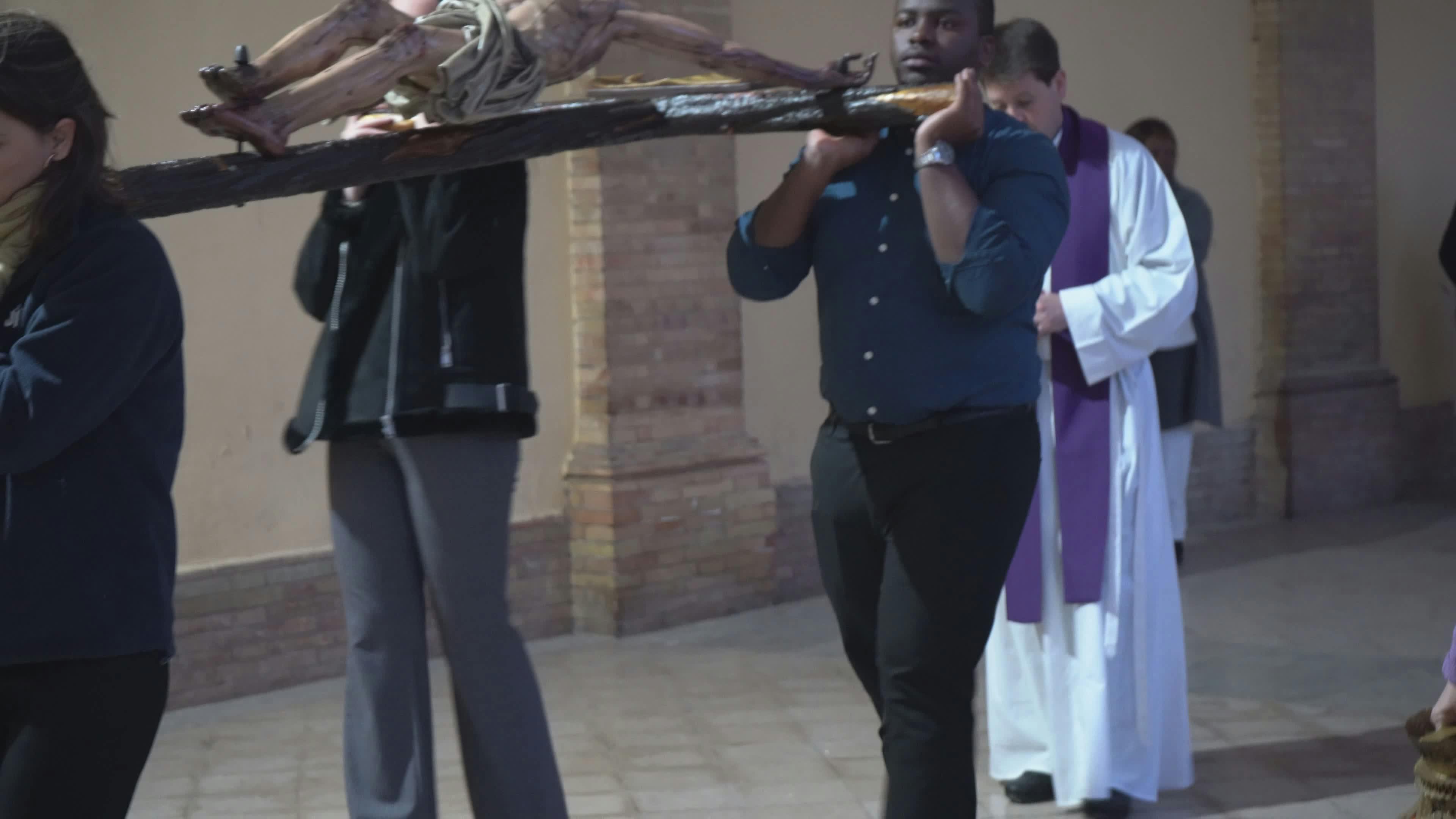 Vídeos de stock gratuitos sobre actividad congregacional, adentro ...