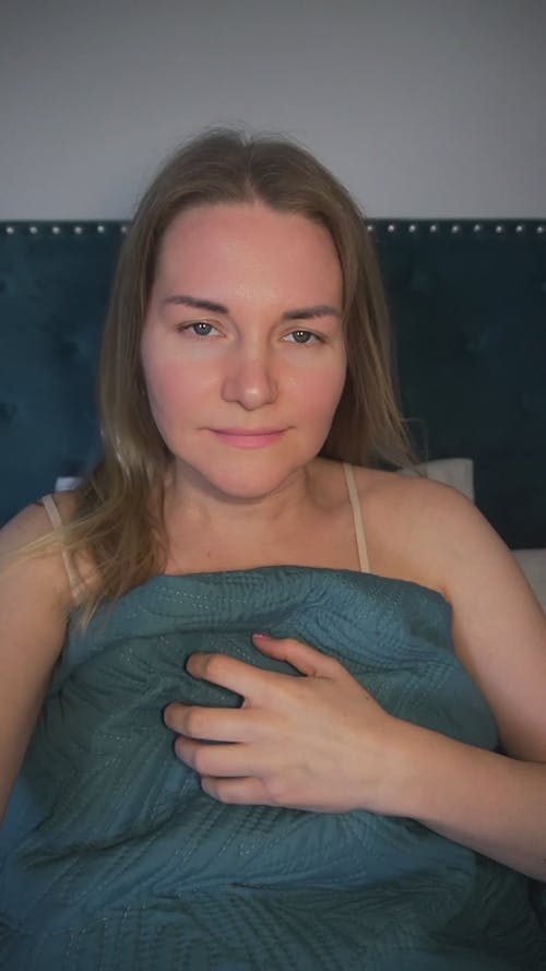 Twogirlskissinginabed Videos Download The Best Free 4k Stock