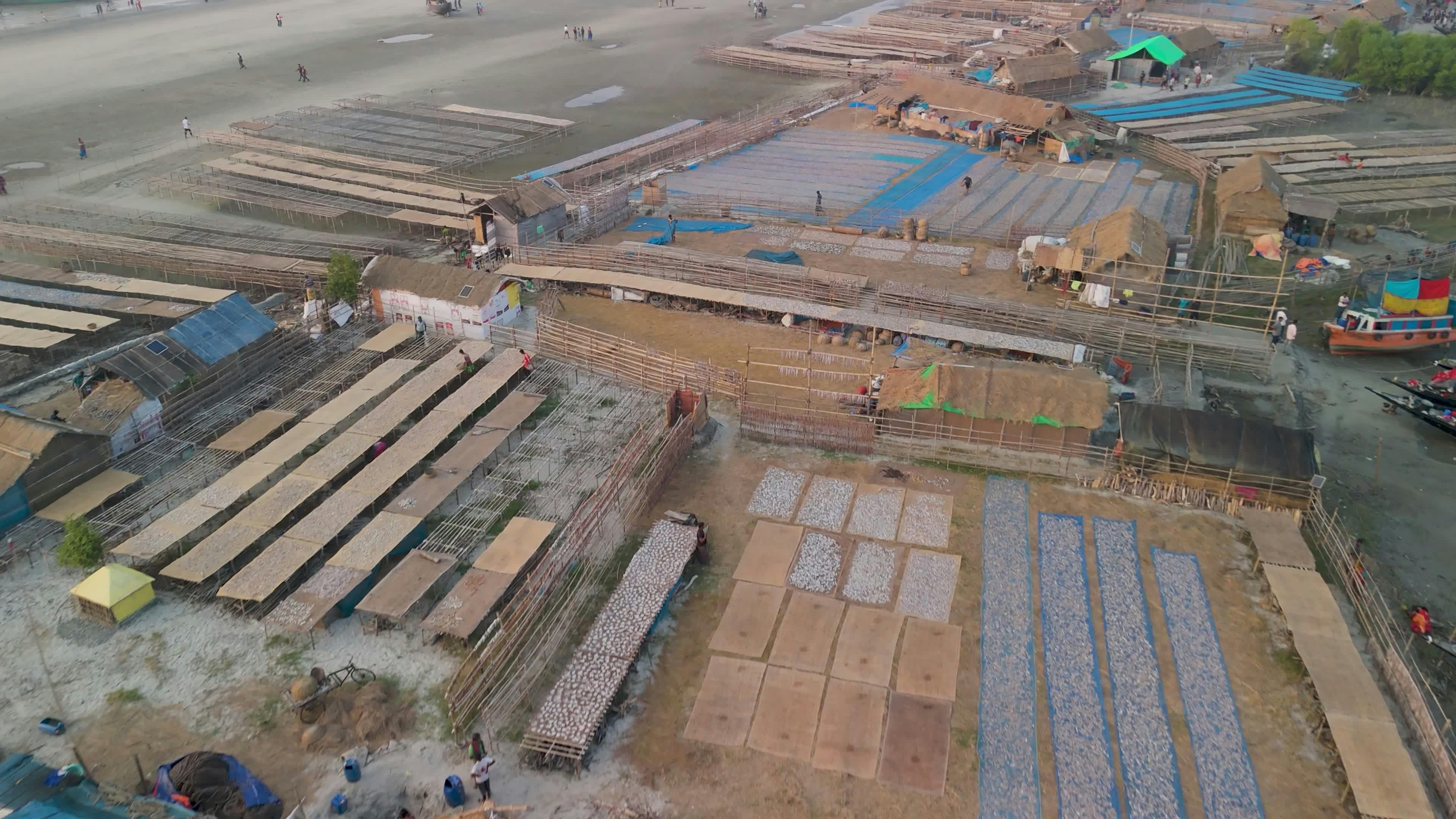 Vista Aérea De Dublar Char: Pueblo Pesquero Costero · Vídeo de stock ...