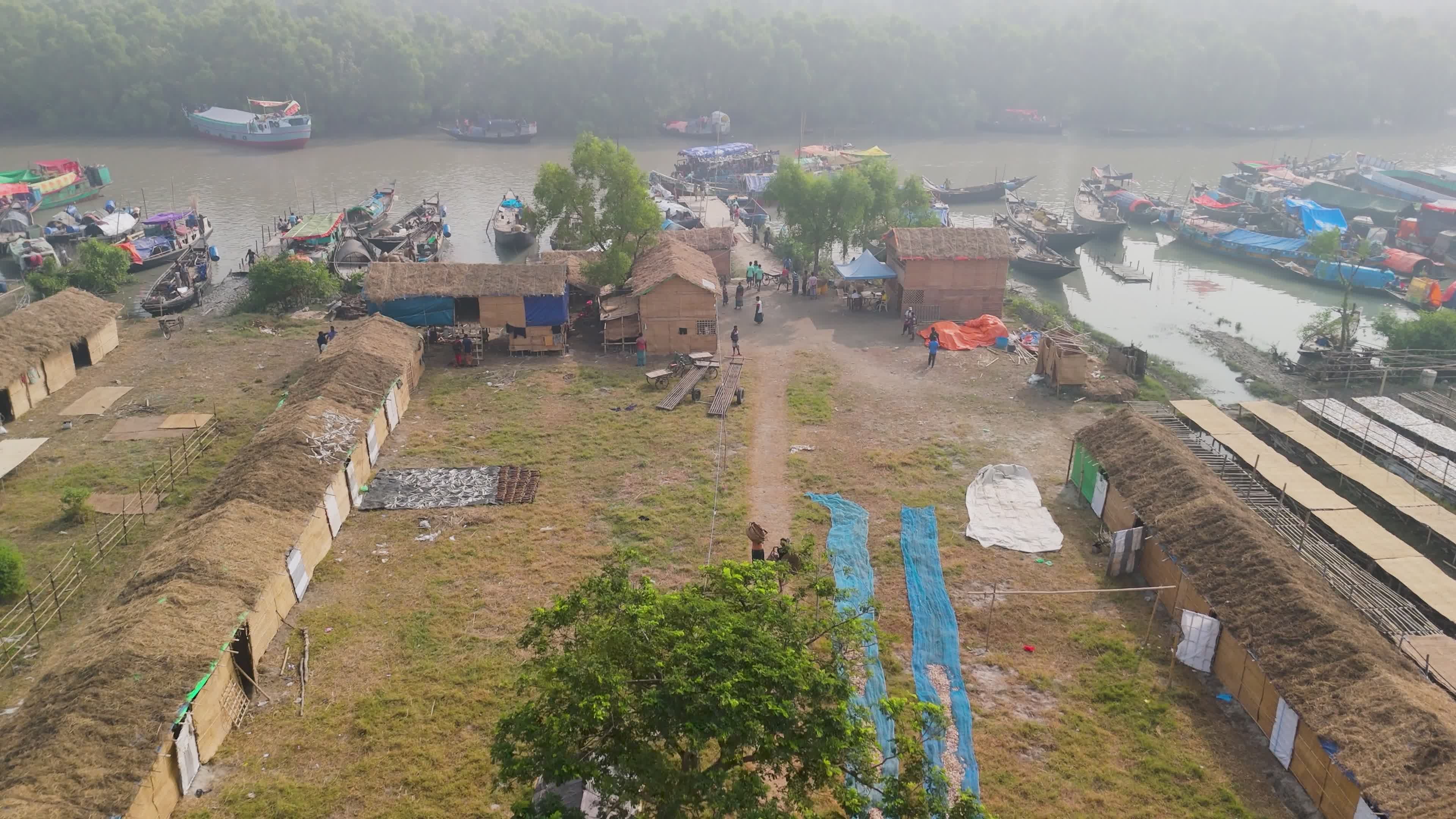 Vista Aérea Del Pueblo Pesquero De Dublar Char, Bangladesh · Vídeo de ...